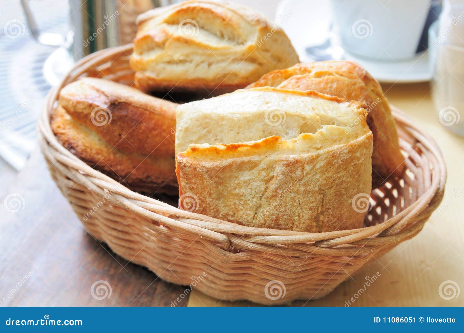 Brot im Korb stockbild. Bild von laib, schnell, kruste - 11086051
