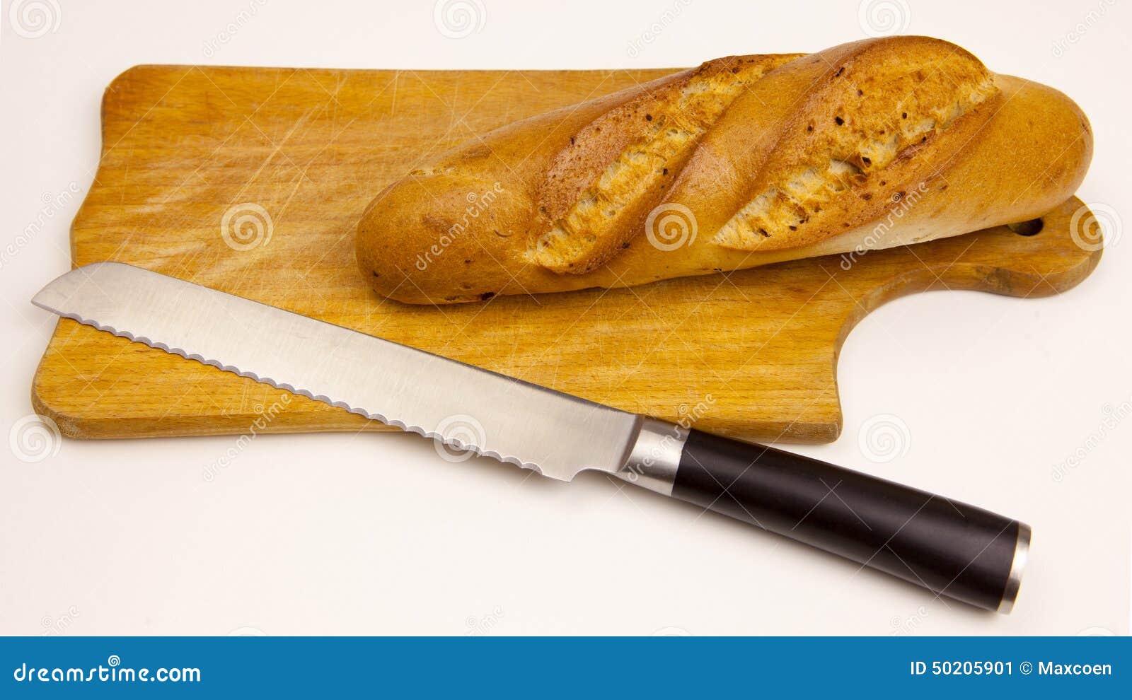 Brot mit einem Messer stockbild. Bild von ausrüstung - 50205901
