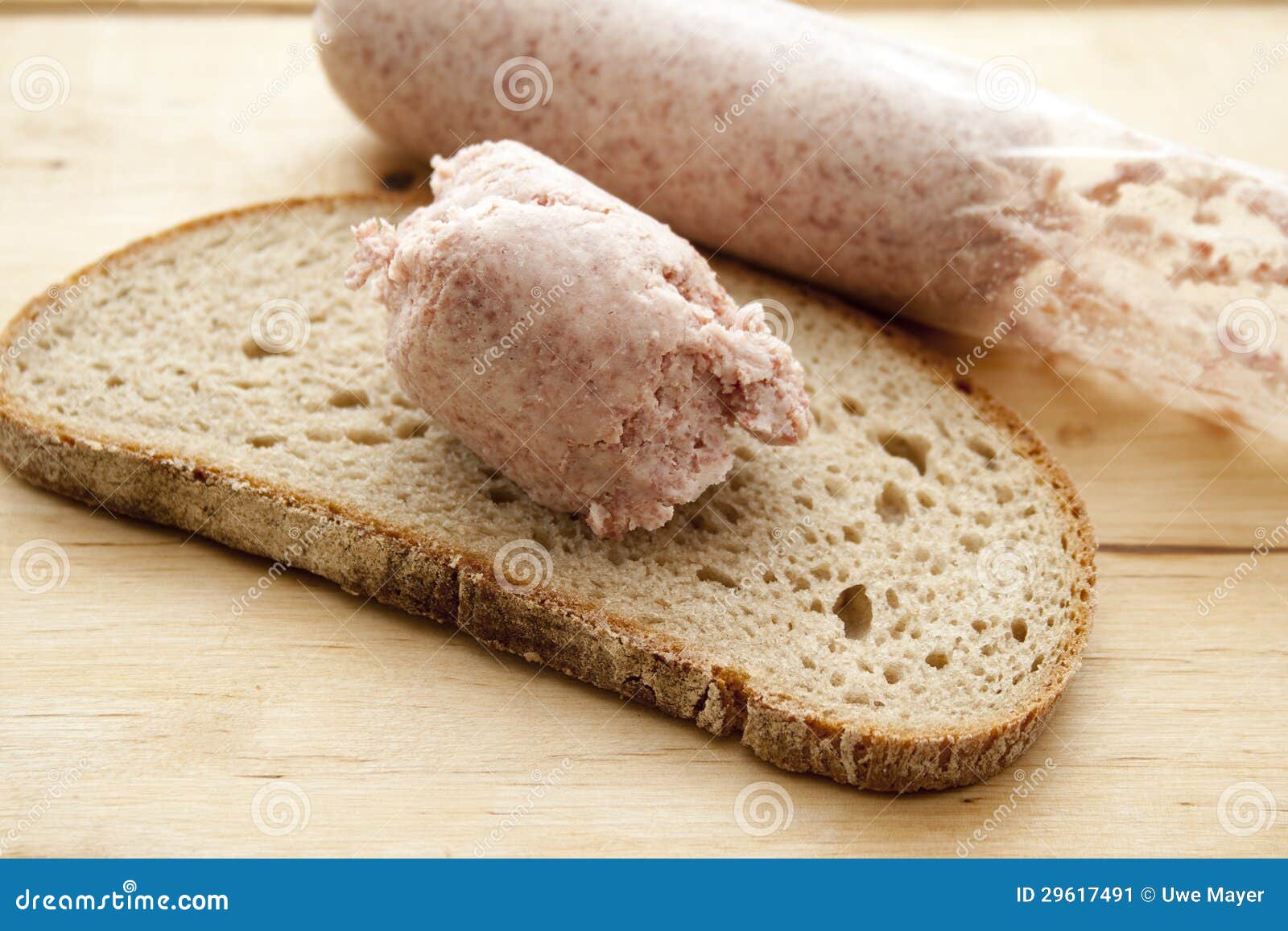 Brot mit Leberwurst stockbild. Bild von stück, brot, wurst - 29617491