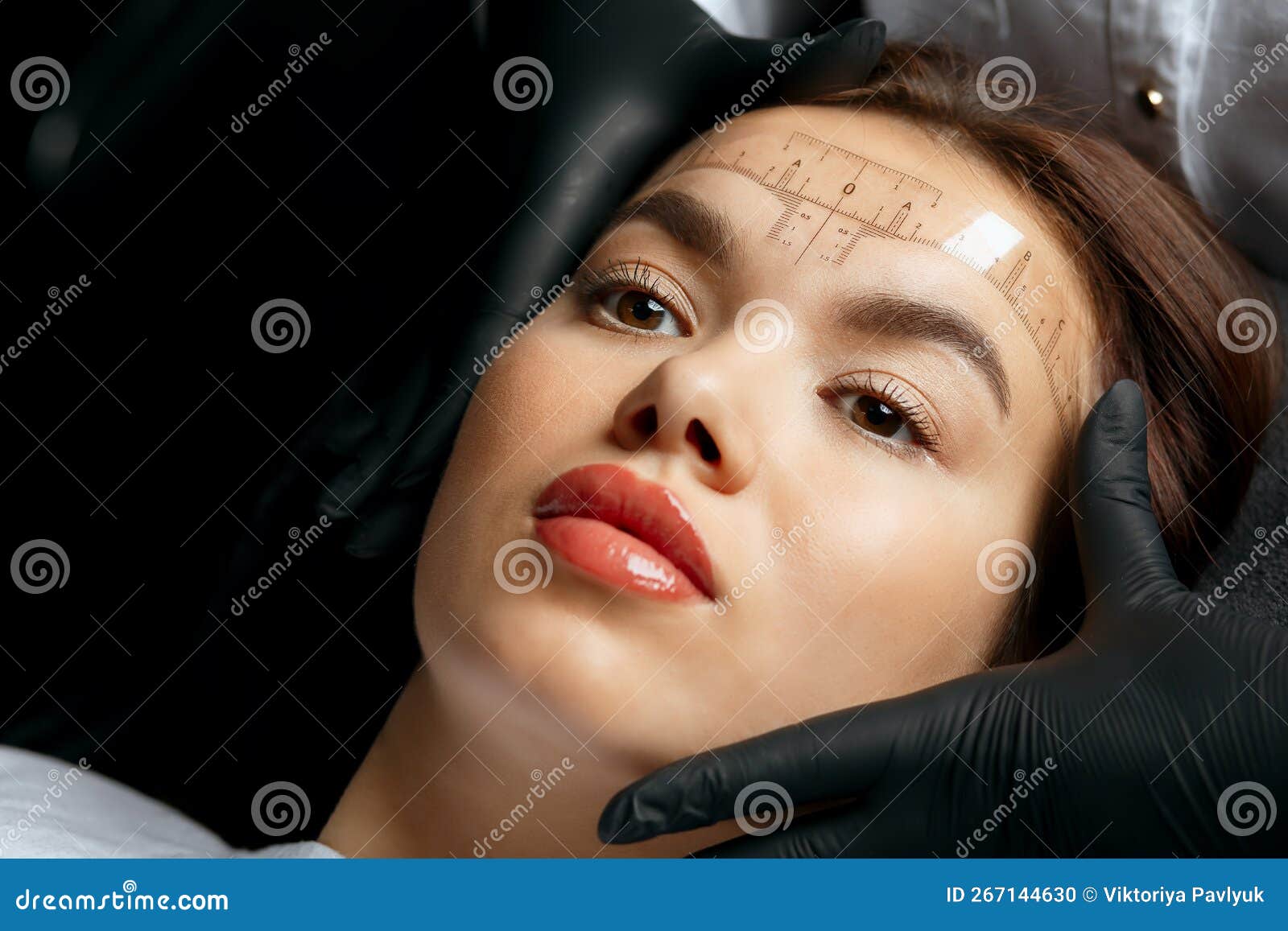 Brow Master Measuring the Angle of Eyebrows with a Ruler Stock Photo ...