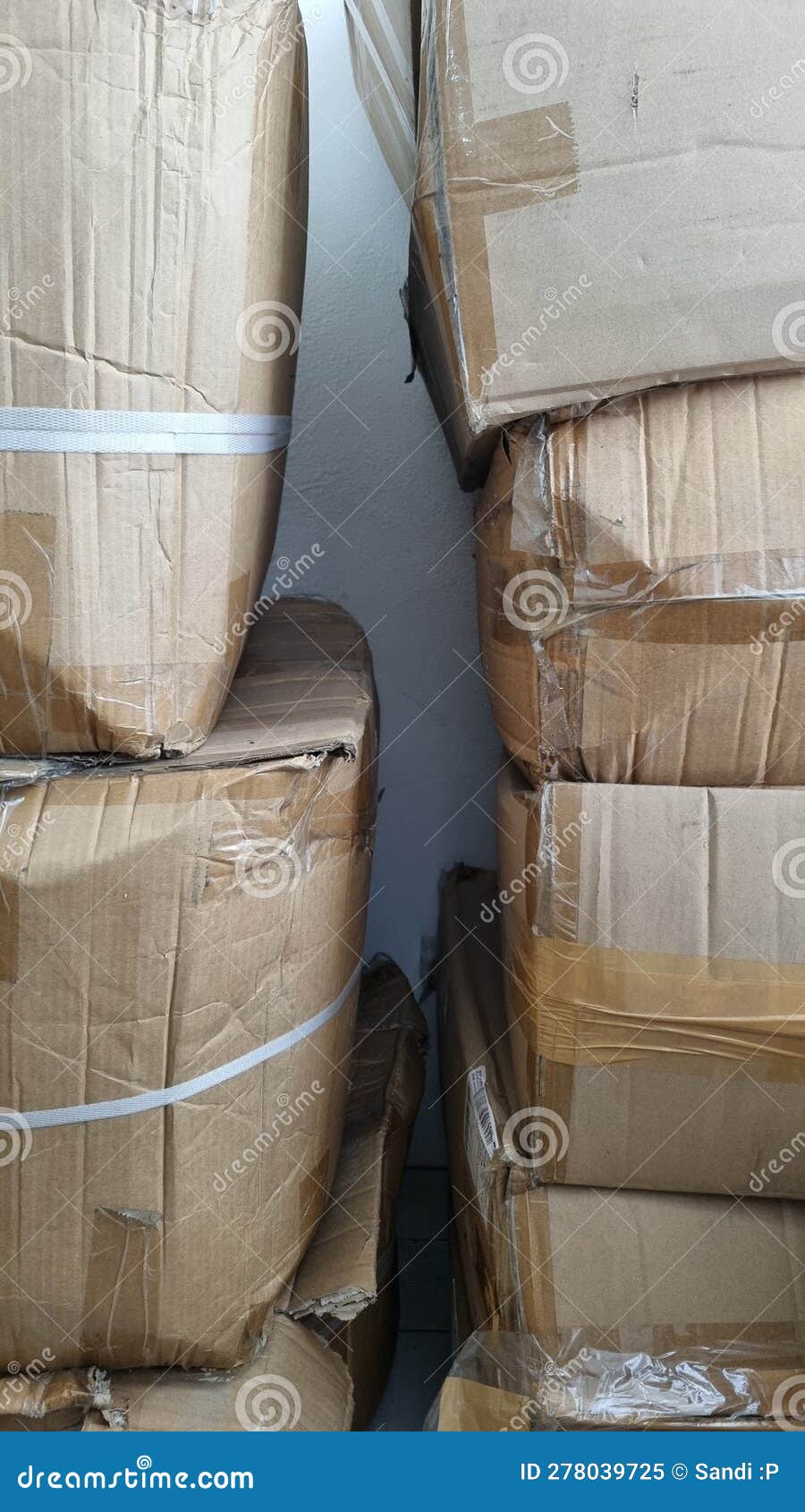 Brown Box Kardus Packaging Broken Stock Image - Image of kardus, brown ...