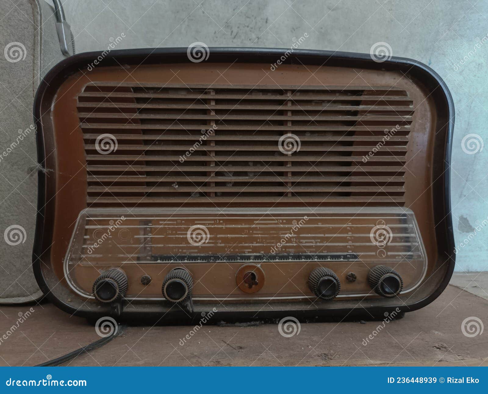 Brown Classic Old Vintage Radio Front View Stock Image - Image of radio ...