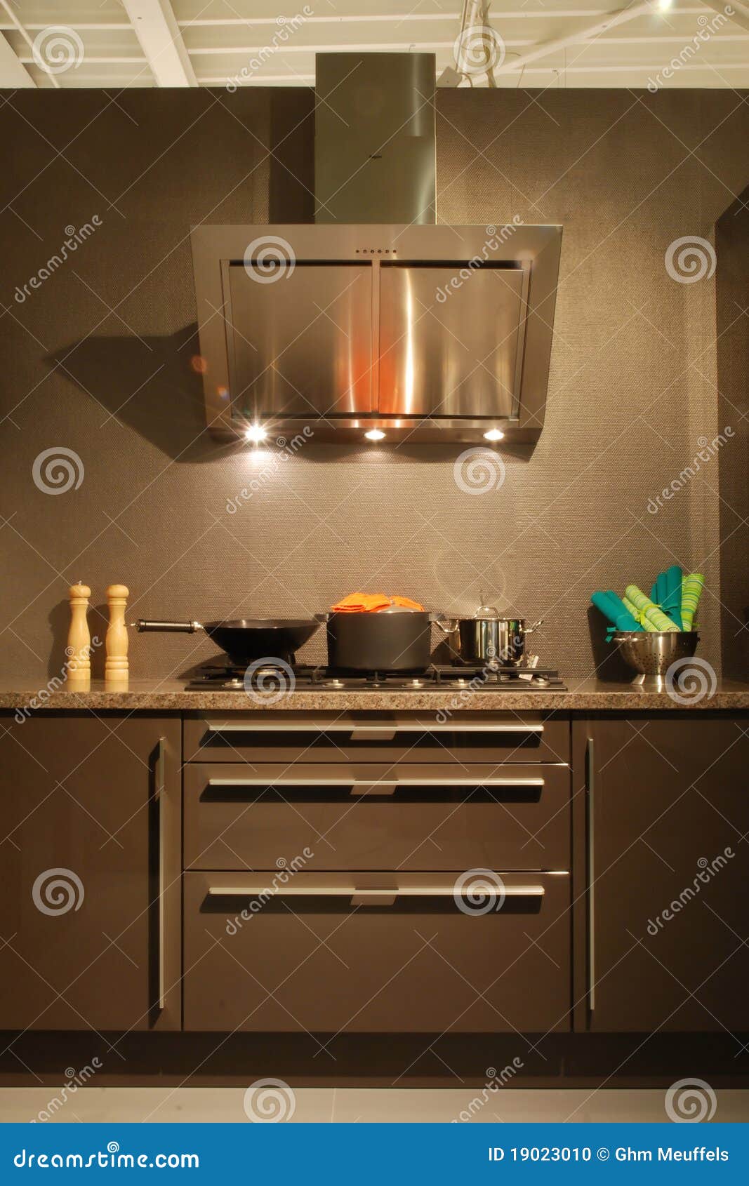 Brown Modern Gloss Kitchen - Detail Cooking Area Stock Photo - Image of ...