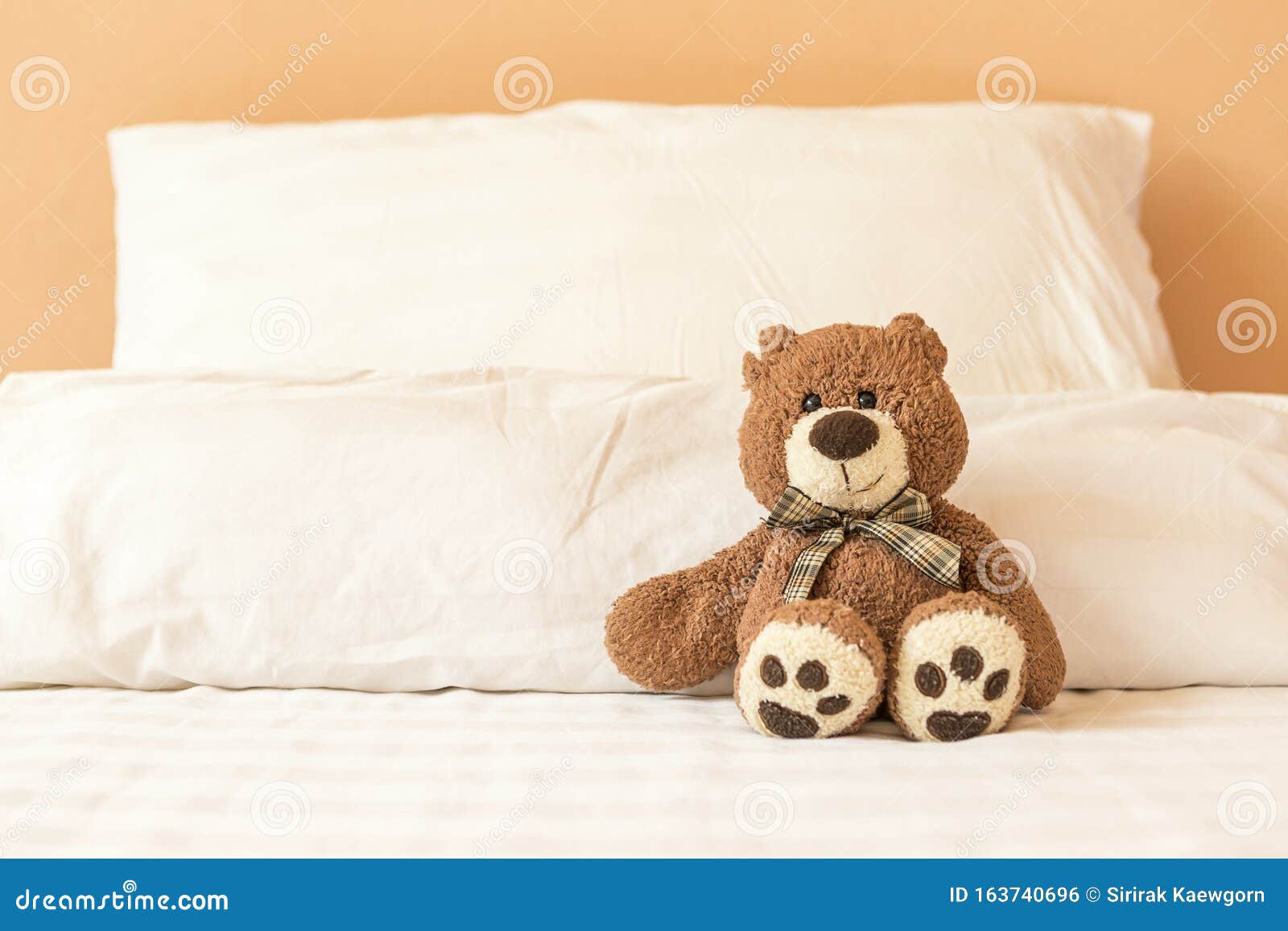 Brown Teddy Bear Sitting Alone on the Bed Stock Photo - Image of ... Brown Teddy Bear Sitting Alone on the Bed Stock Photo - Image of ...