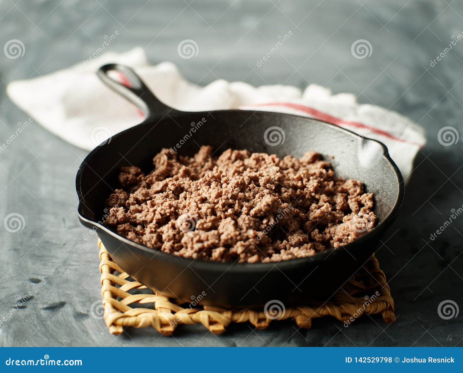 Browned Ground Beef in Cast Iron Skillet Stock Photo - Image of surface ...
