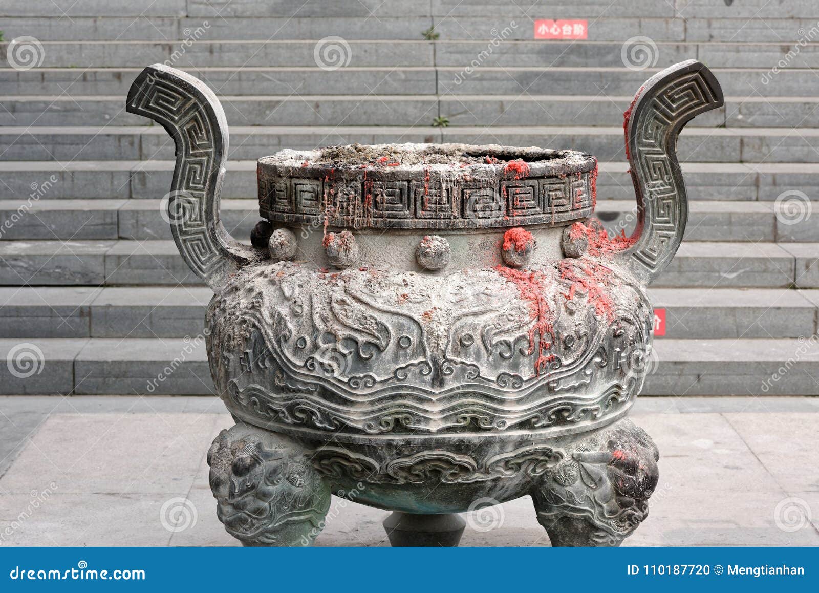 Bruciaprofumi del ghisa fotografia stock. Immagine di costruzione ...