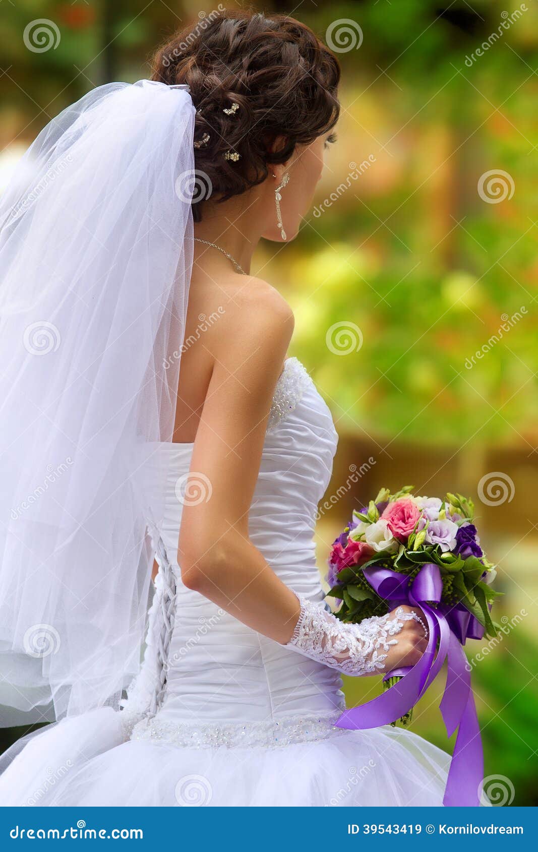 Brud fotografering för bildbyråer. Bild av lyckligt, frisyr - 39543419