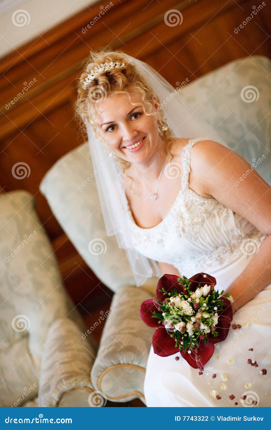 Brud arkivfoto. Bild av positiv, förälskelse, blommor - 7743322