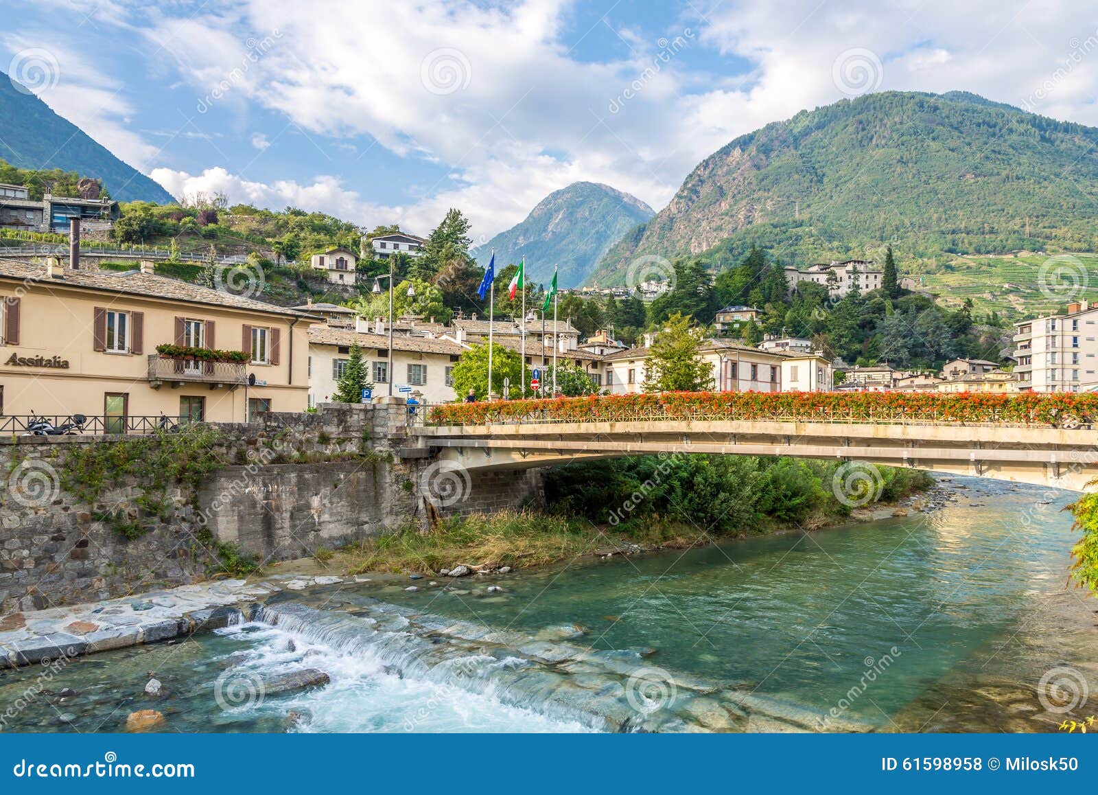 Brug Over Adda-rivier in Sondrio Redactionele Stock Foto - Image of ...