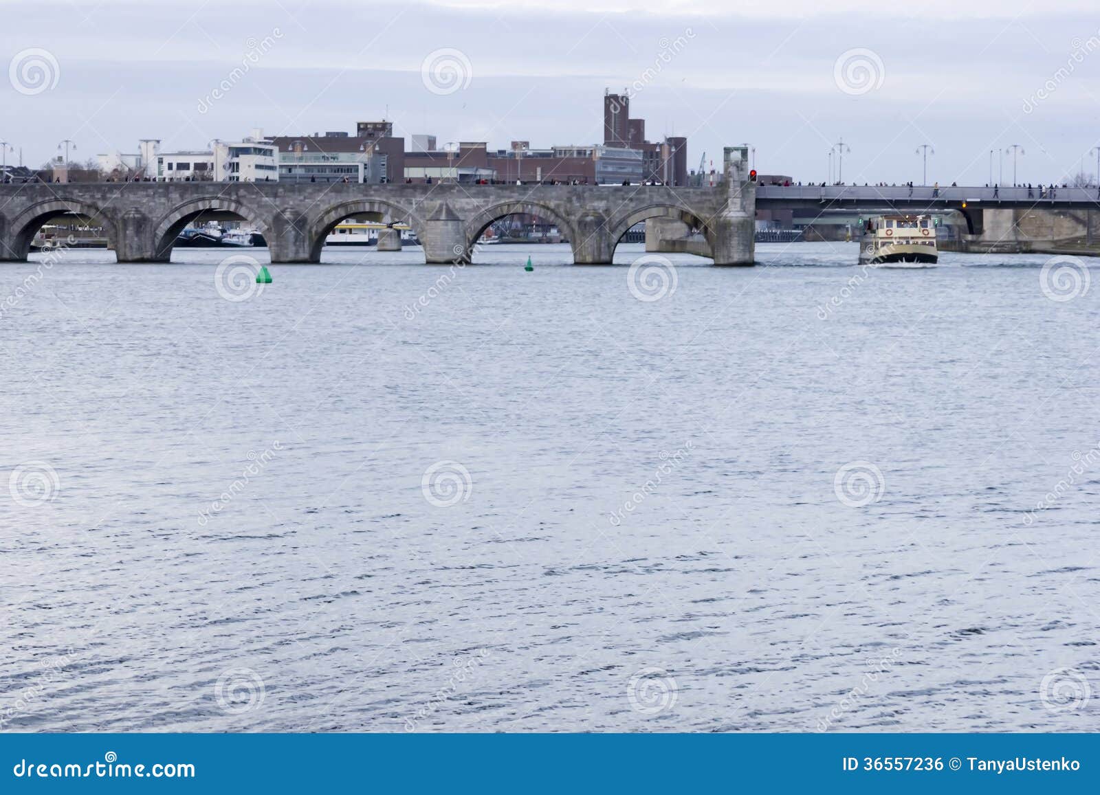 Brug Over De Maas Rivier in Onder- Maastricht, Stock Foto - Image of ...