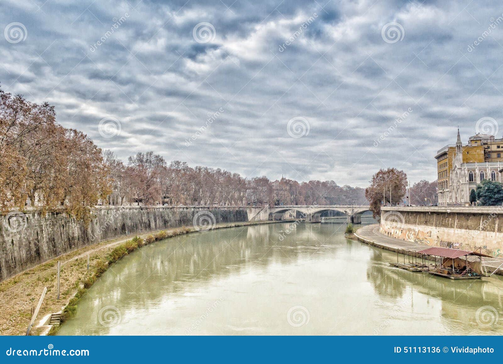 Brug Over De Tiber-rivier in Het Centrum Van Rome Stock Foto - Image of ...
