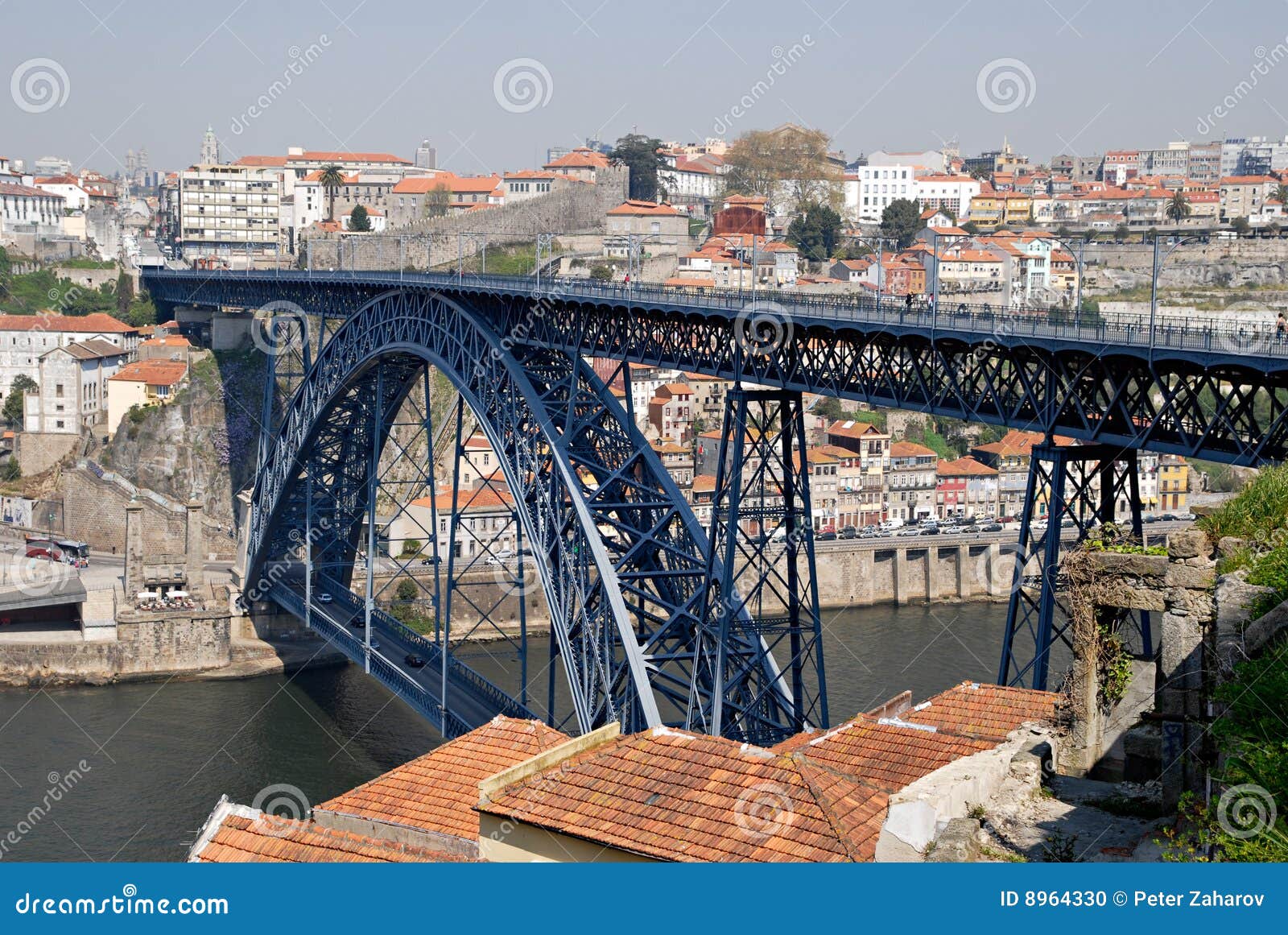 Brug Over Douro Rivier, Porto. Stock Foto - Image of portugal, boog ...