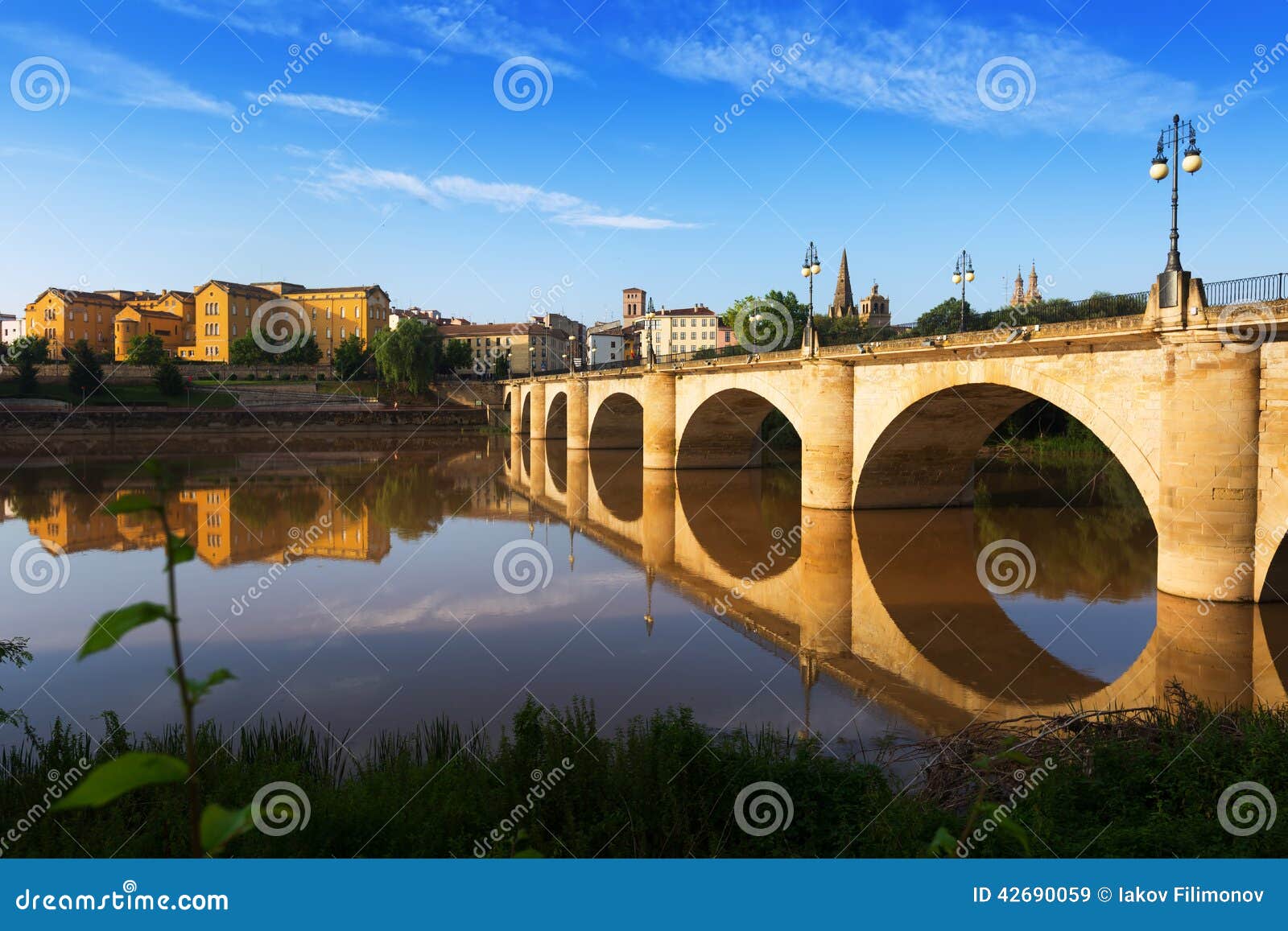 Brug Over Ebro Rivier Logrono, Spanje Stock Afbeelding - Image of ...
