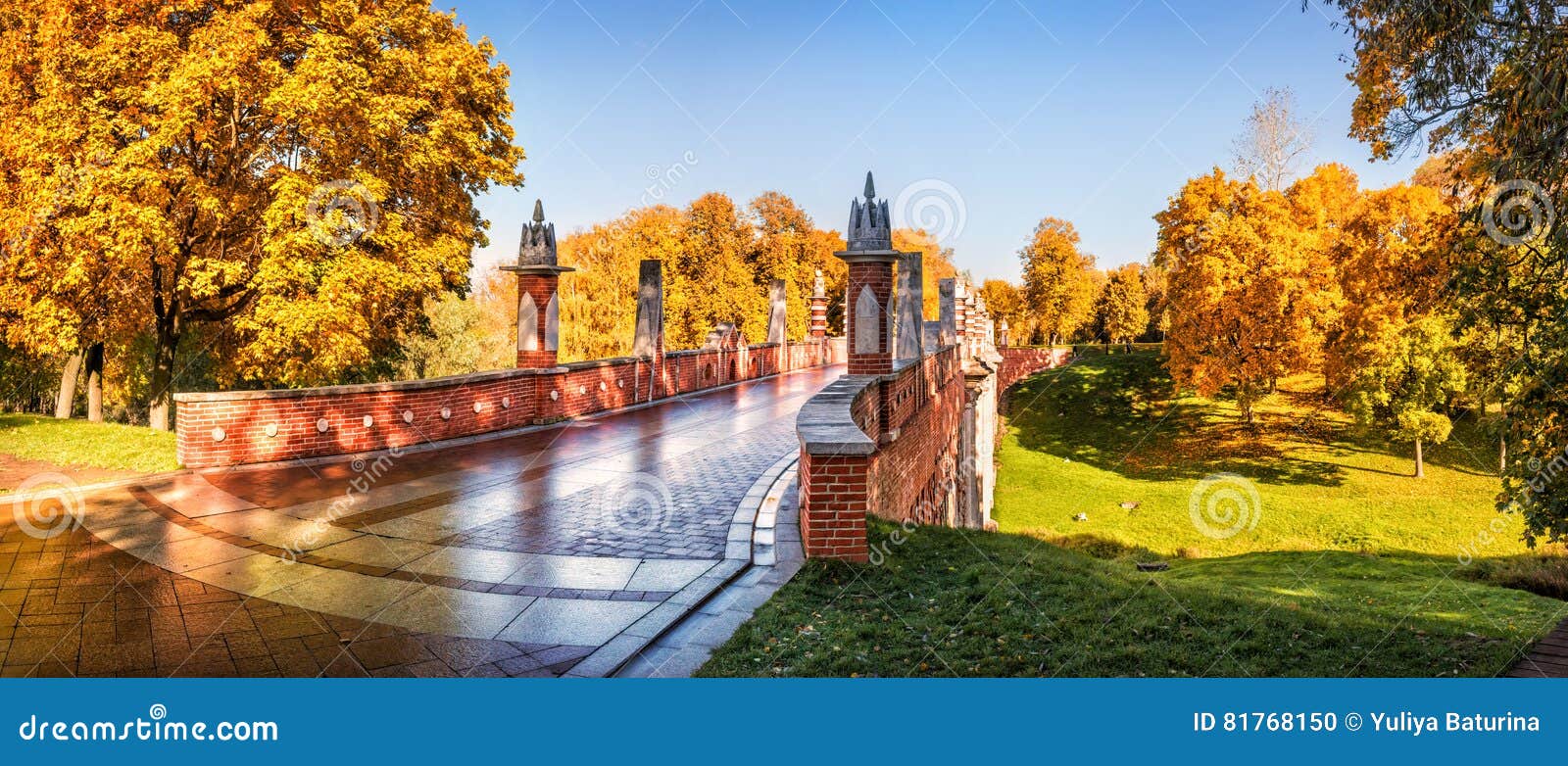 Brug over het ravijn stock foto. Image of stad, oriëntatiepunt - 81768150