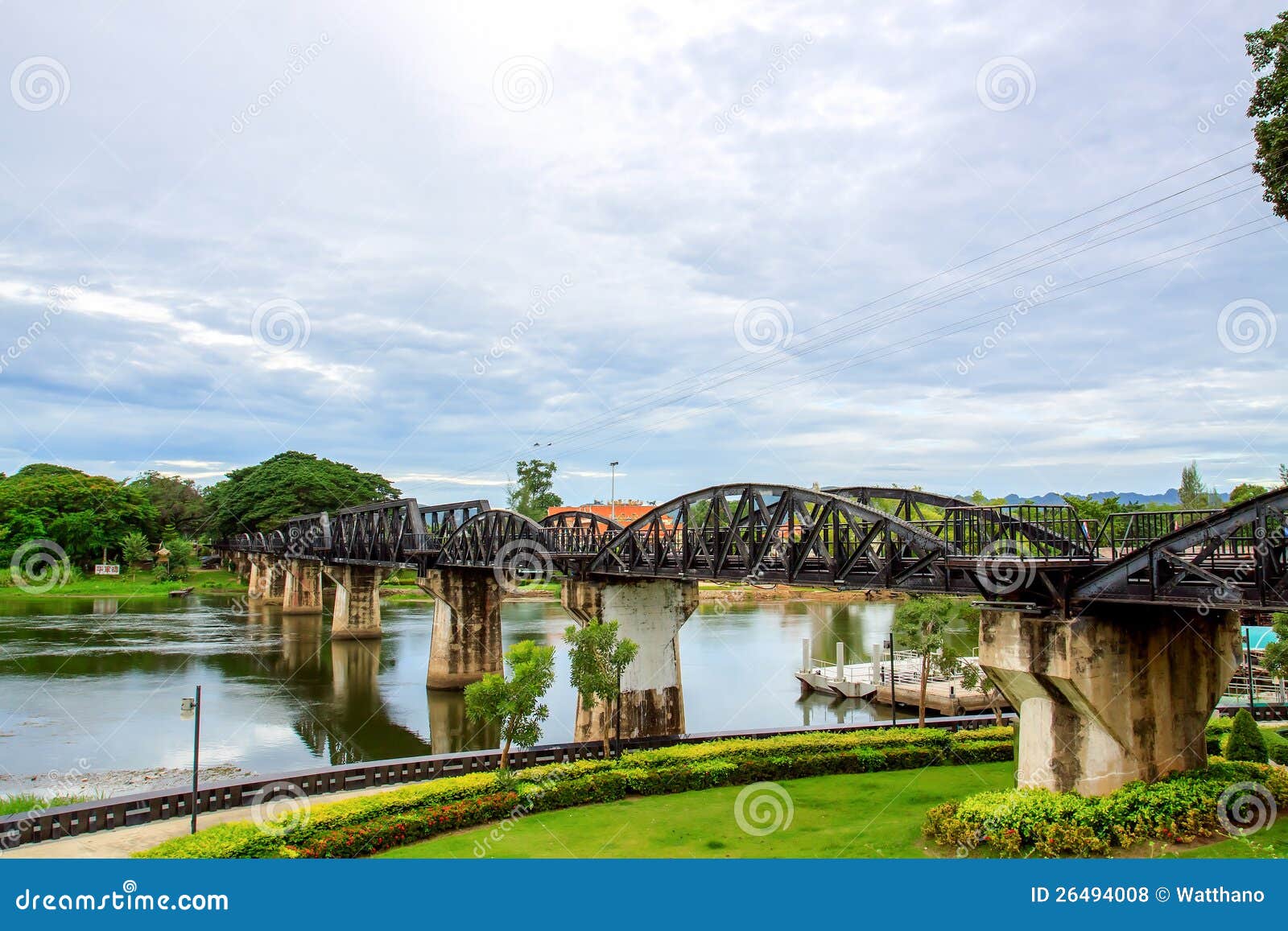 Brug Van De Rivier Kwai in Thailand Stock Foto - Image of staal ...