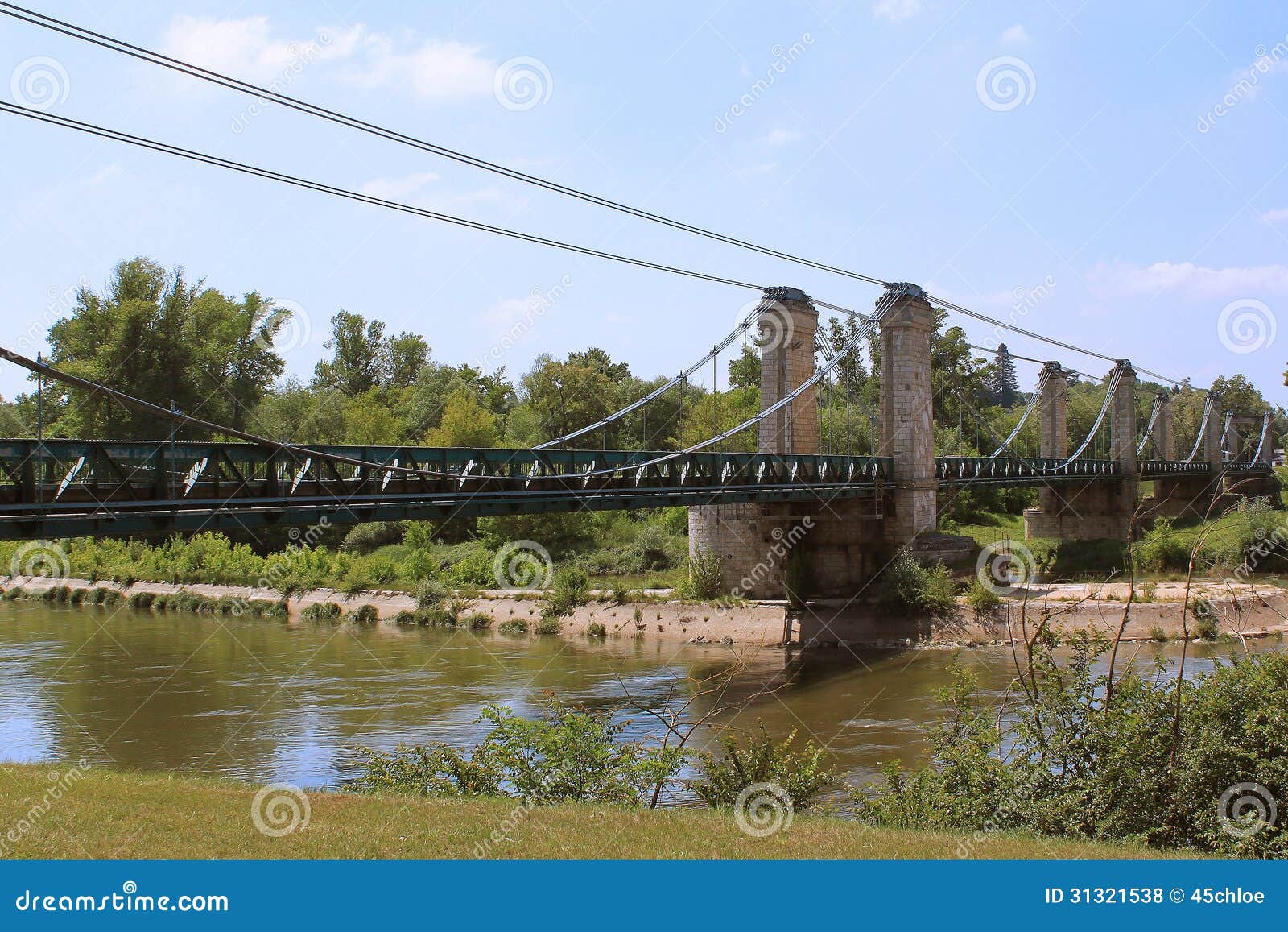 Brug van rivier stock foto. Image of boom, prentbriefkaar - 31321538