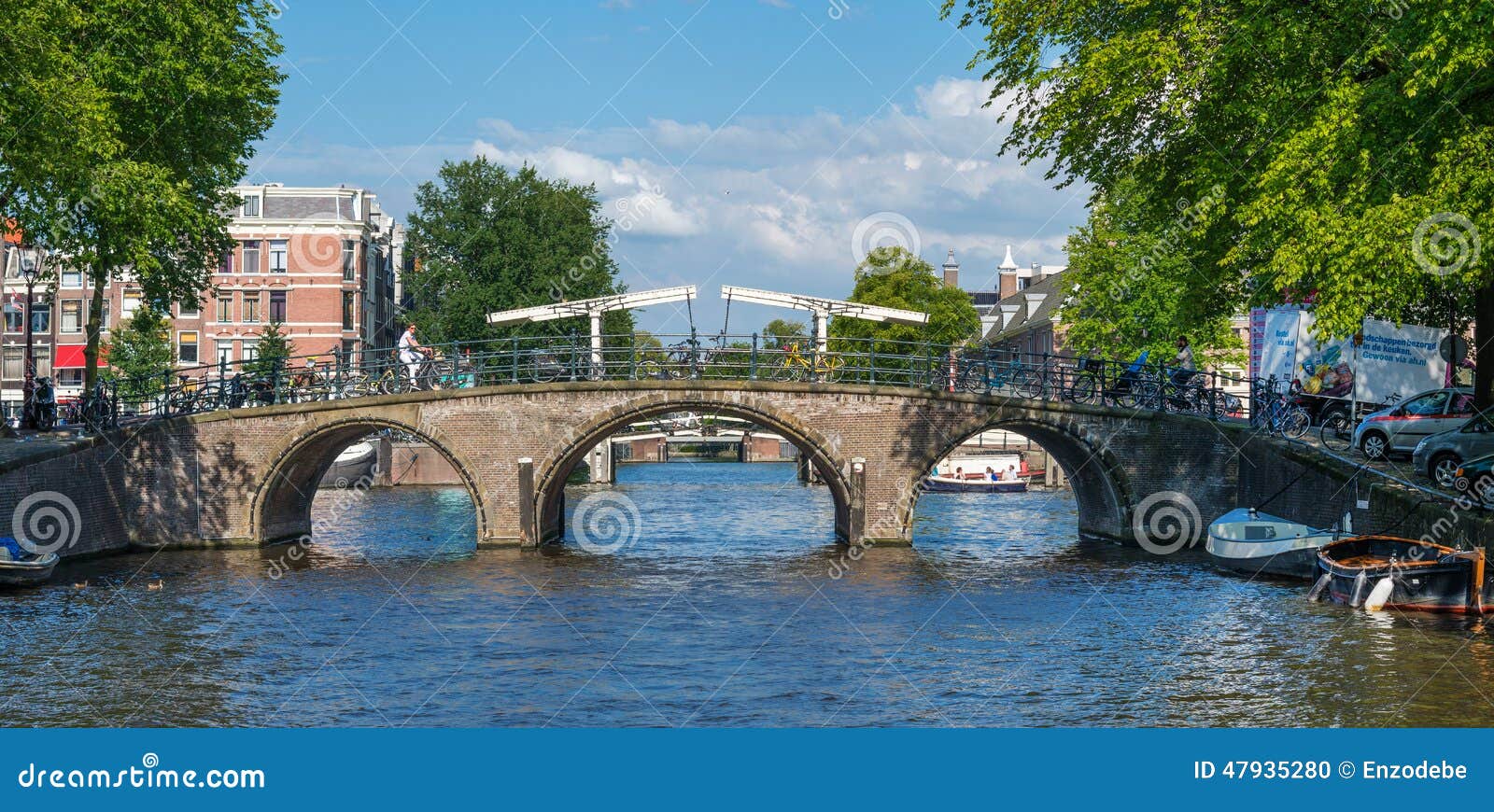Bruggen in Amsterdam redactionele afbeelding. Image of stad - 47935280