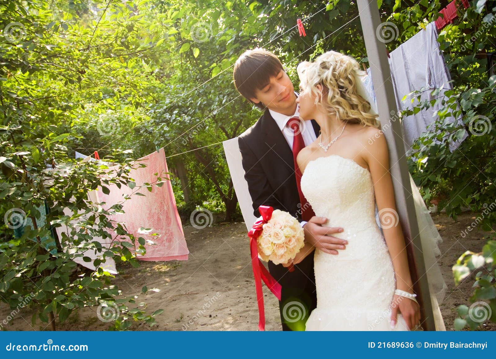 Bruid en bruidegom stock foto. Image of mensen, beddengoed - 21689636