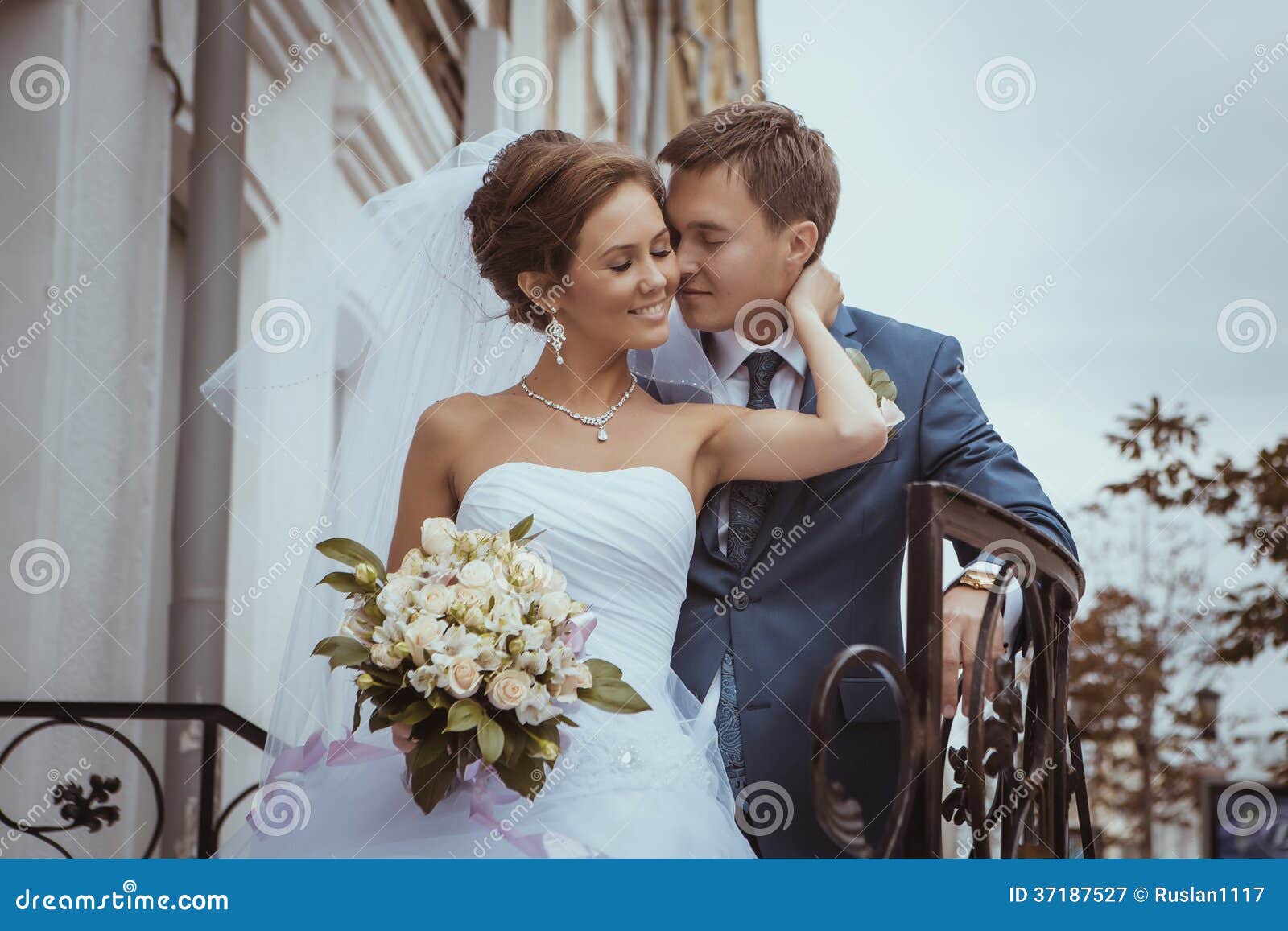 Bruid en Bruidegom stock afbeelding. Image of gehuwd - 37187527