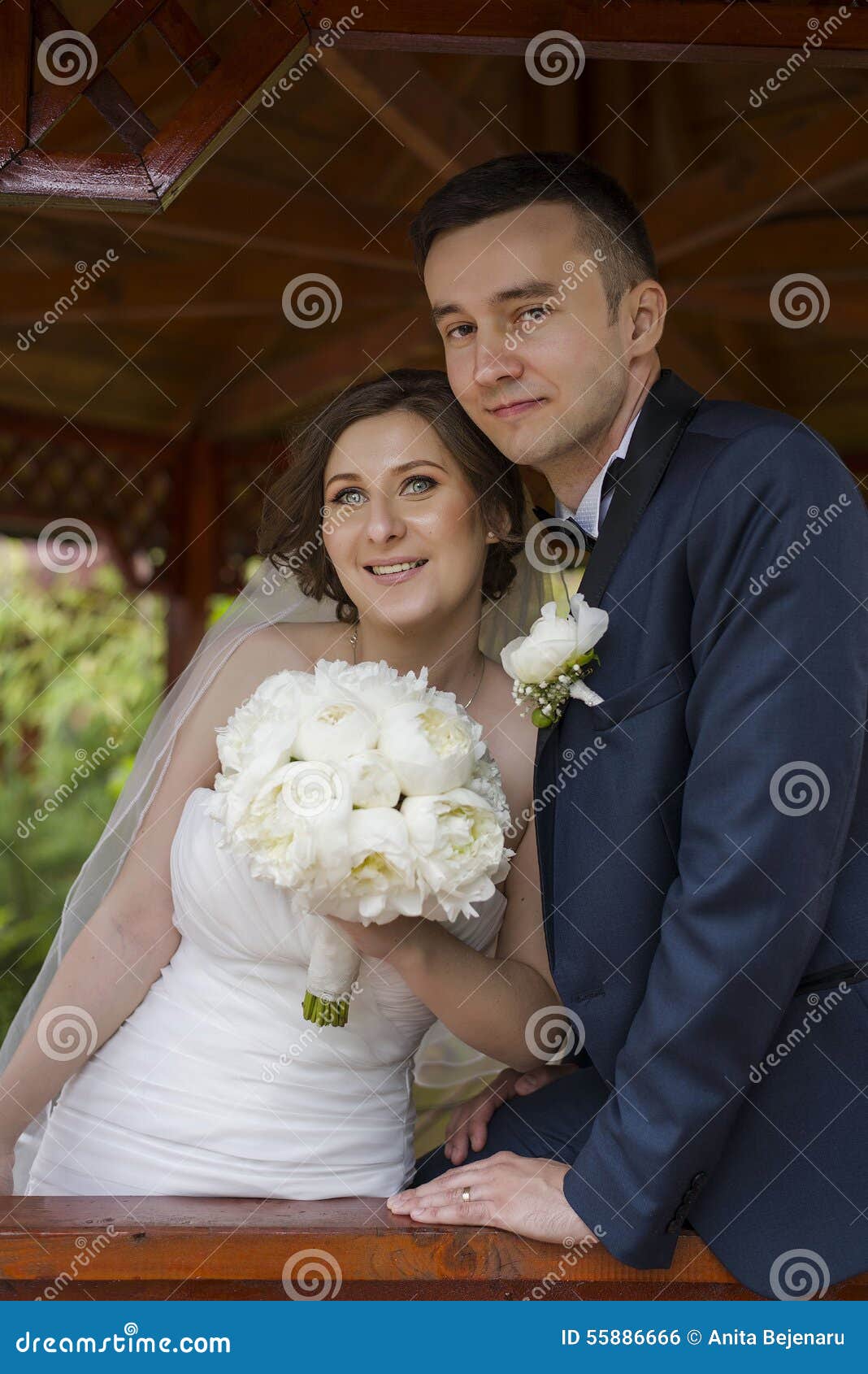 Bruid en bruidegom stock foto. Image of opwinding, vrijheid - 55886666