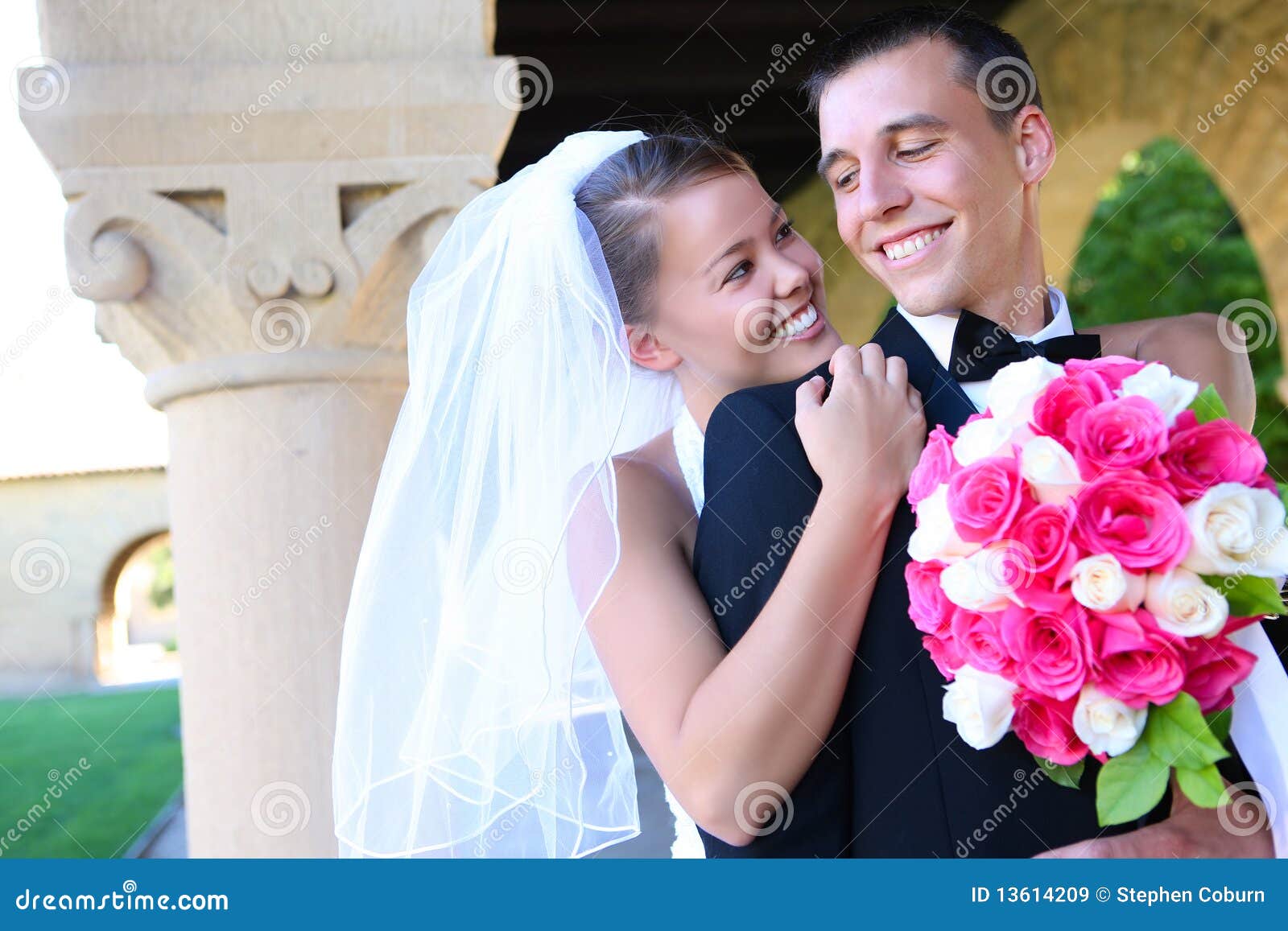 Bruid En Bruidegom Bij Huwelijk Stock Afbeelding - Image of wijfje ...