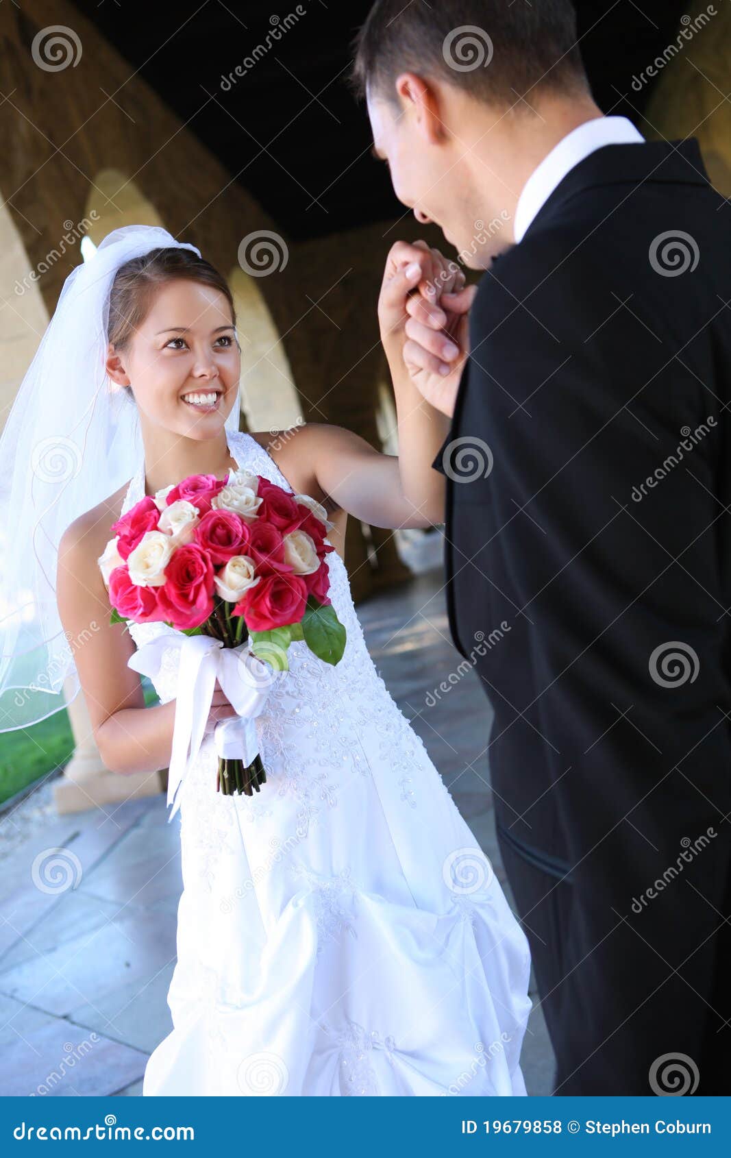 Bruid En Bruidegom Bij Huwelijk Stock Foto - Image of gebeurtenis, knap ...