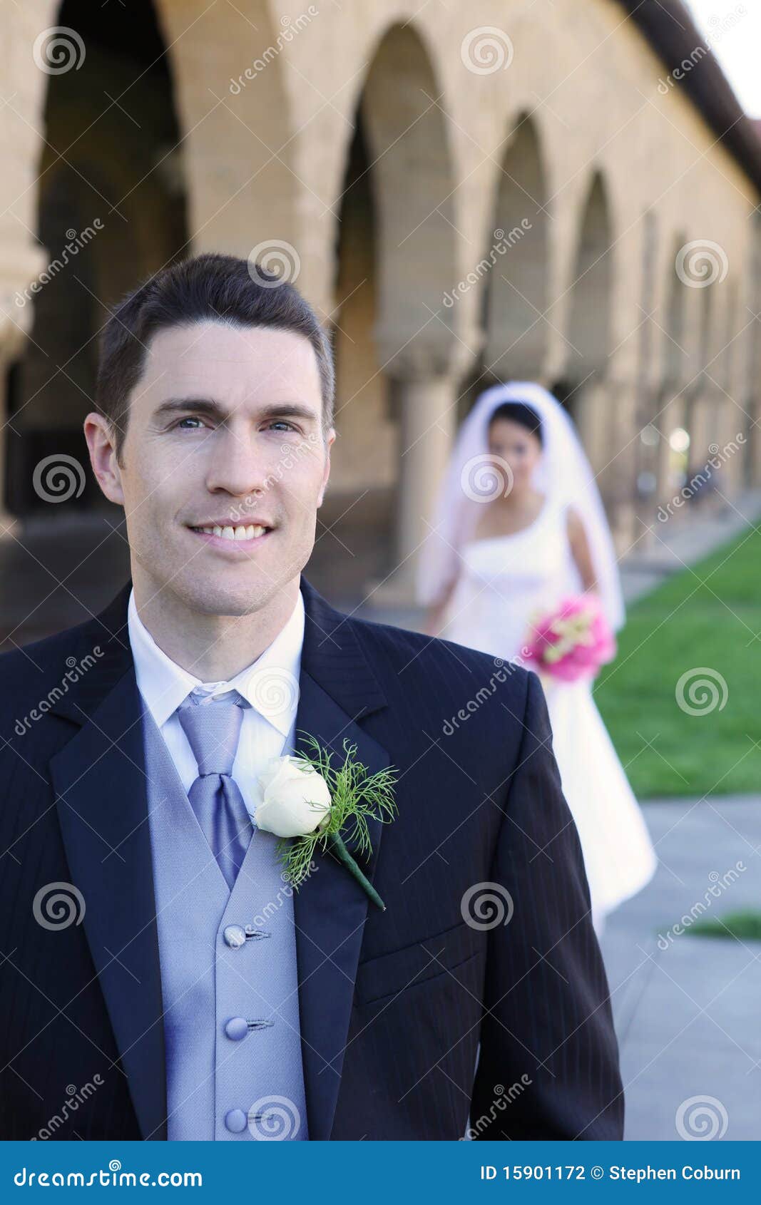 Bruidegom Voor Bruid Bij Huwelijk Stock Foto - Image of mensen ...