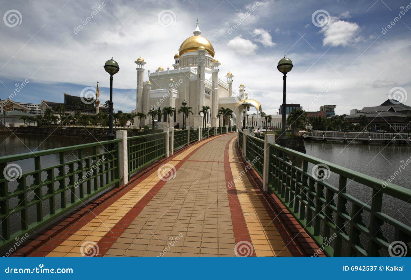 Brunei national mosque stock image. Image of east, moslems - 6942537