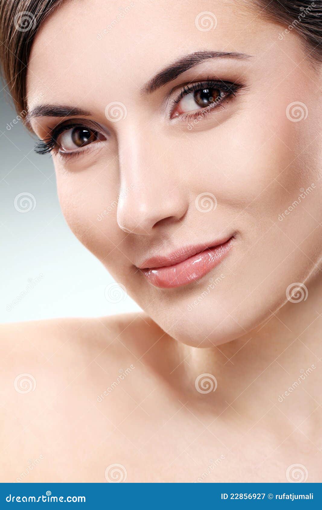 Brunette Hermoso Con La Cara Limpia Imagen de archivo - Imagen de ...