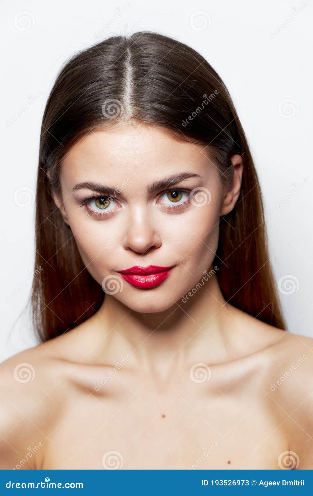 Brunette Nude Hombros Atractiva Apariencia Labios Rojos Encanto Piel