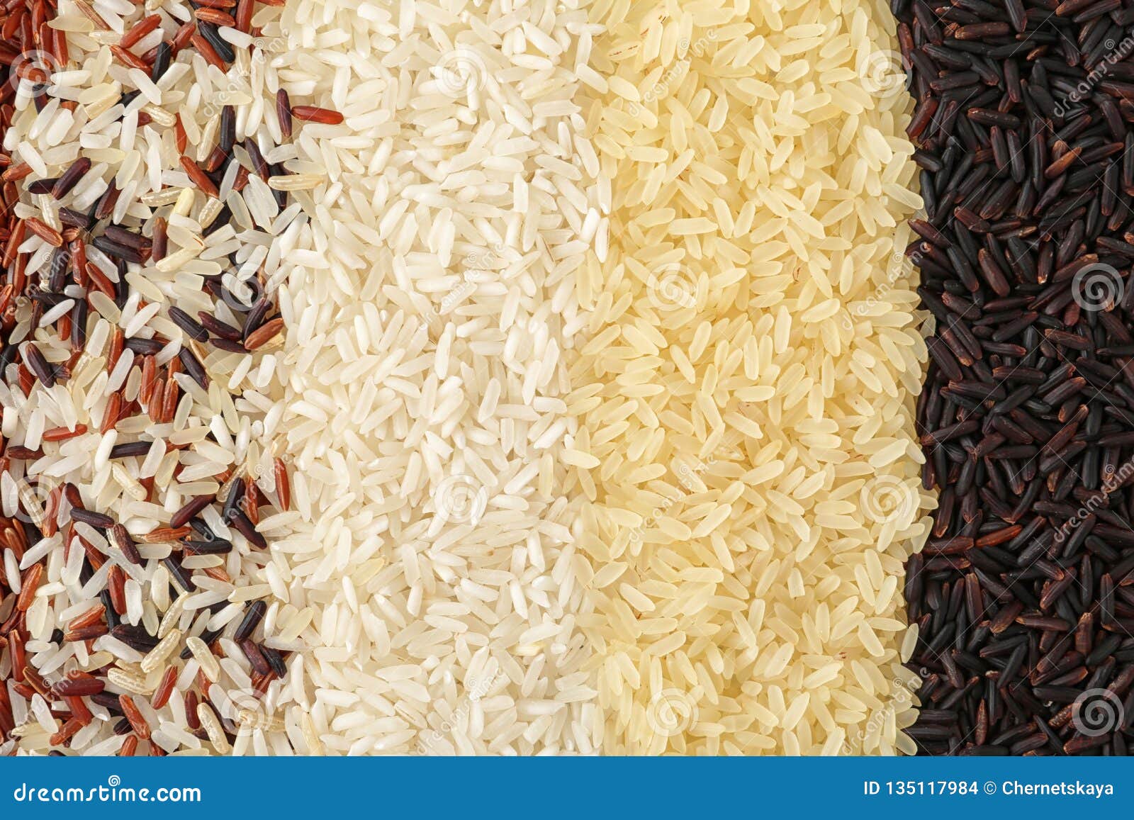 Brunt Och Andra Typer Av Ris Som Bakgrund Arkivfoto - Bild av ...