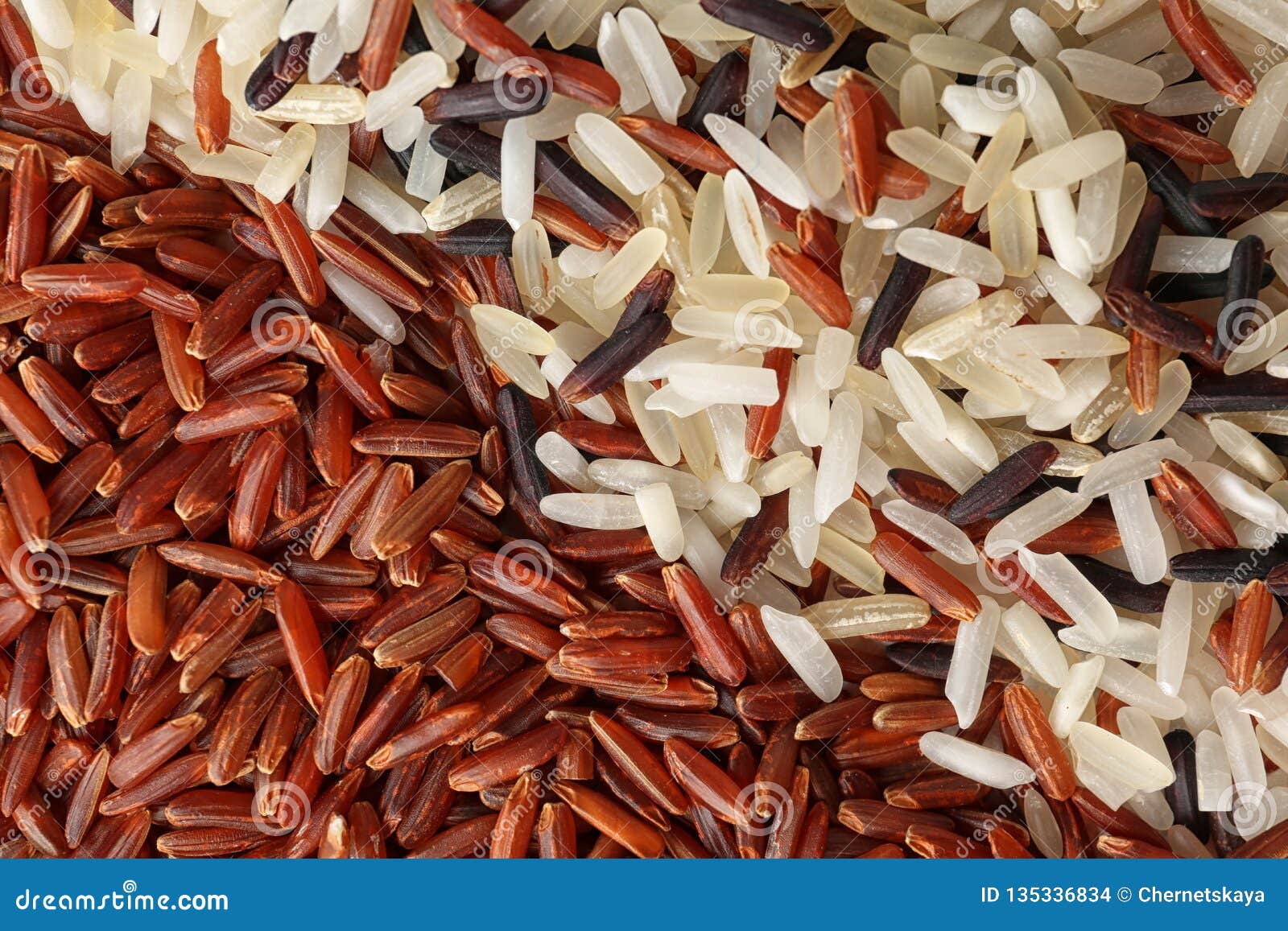 Brunt Och Andra Typer Av Ris Som Bakgrund Arkivfoto - Bild av recept ...