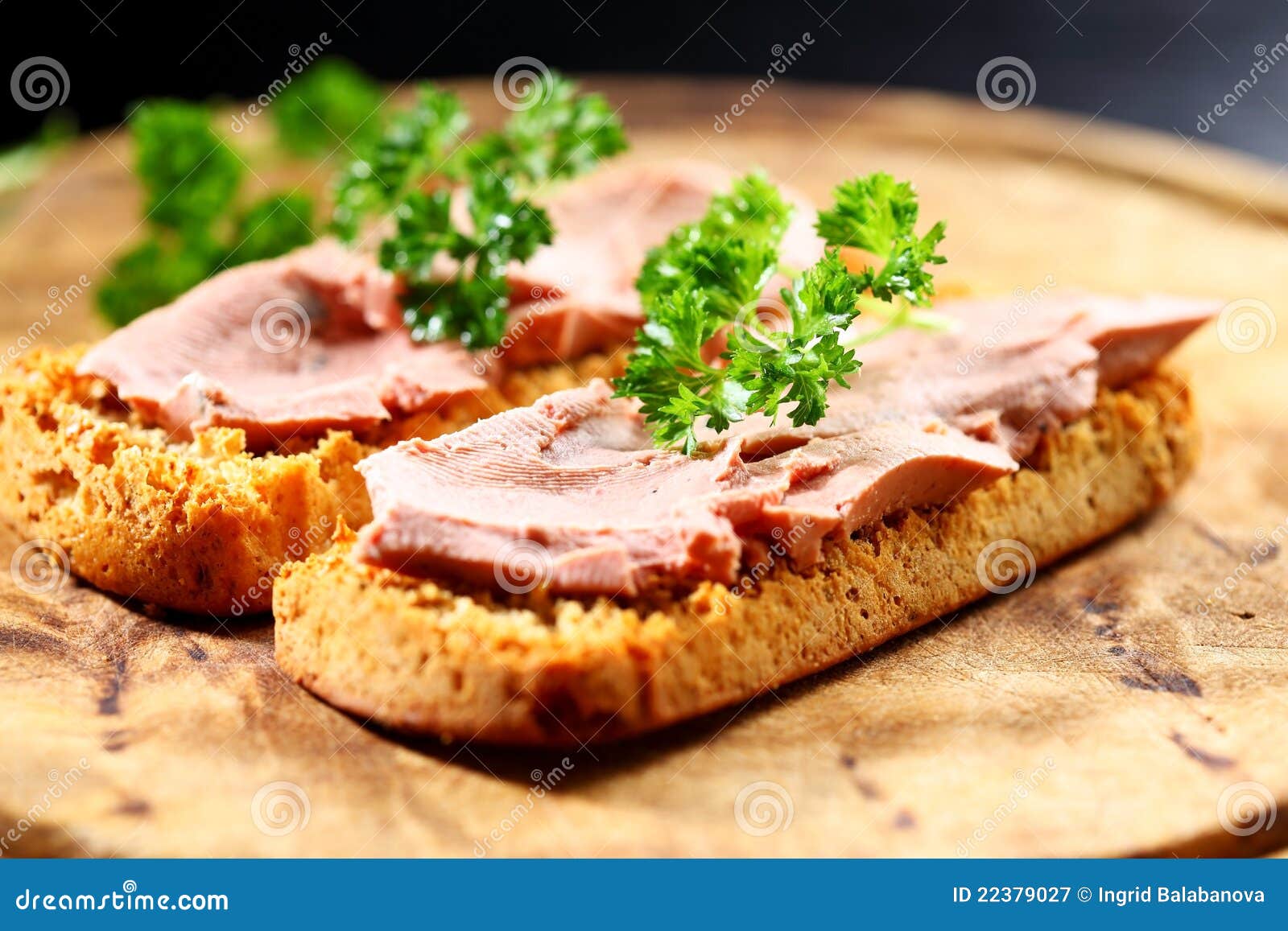 Bruschetta met leverpastei stock afbeelding. Image of gans - 22379027