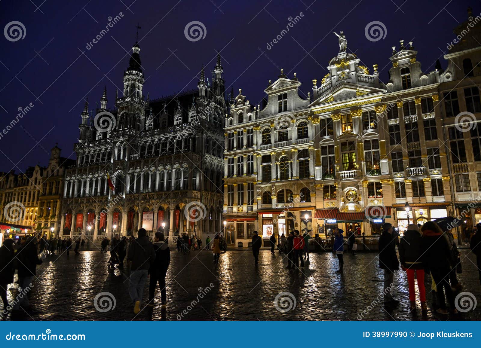 Brussels Grand Place by Night Editorial Image - Image of crowd, market ...