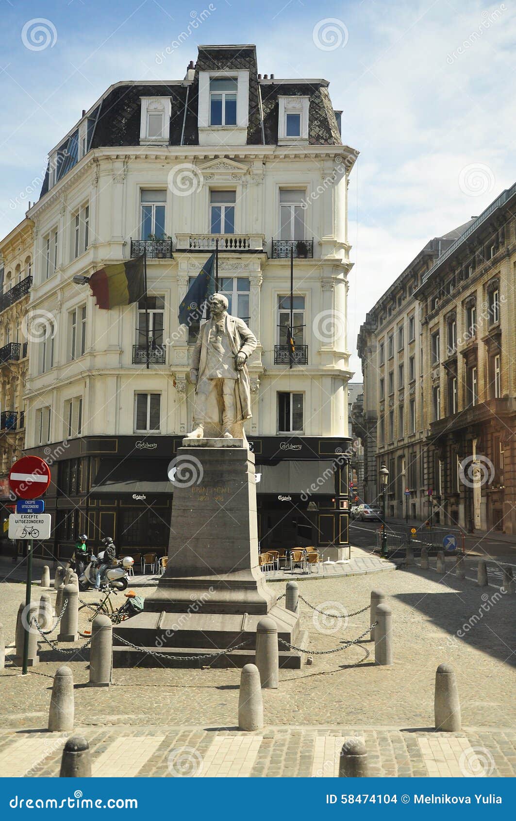 Brussels statue editorial stock image. Image of statue - 58474104