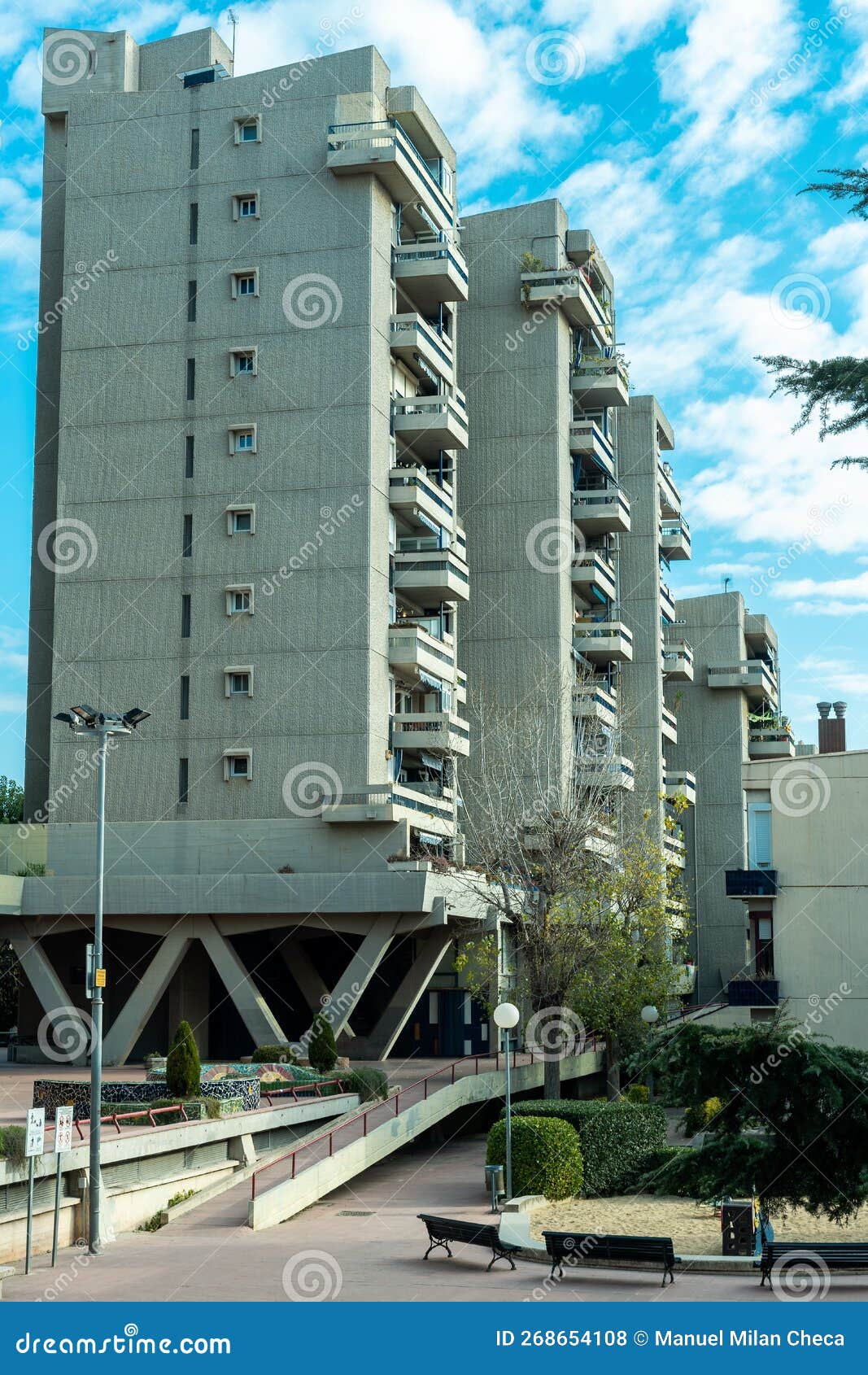 Brutalist Architecture Buildings, 1950s Architectural Style, United ...