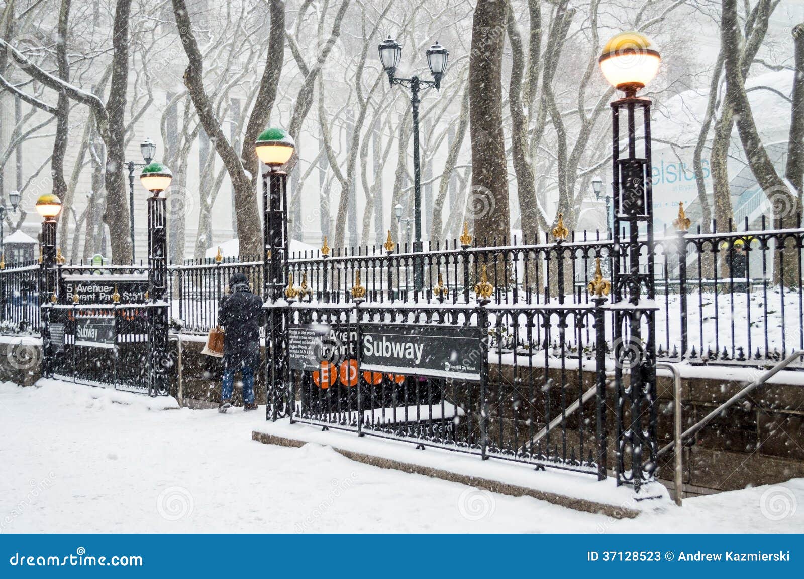 Bryant Park Subway Snow editorial stock photo. Image of weather - 37128523