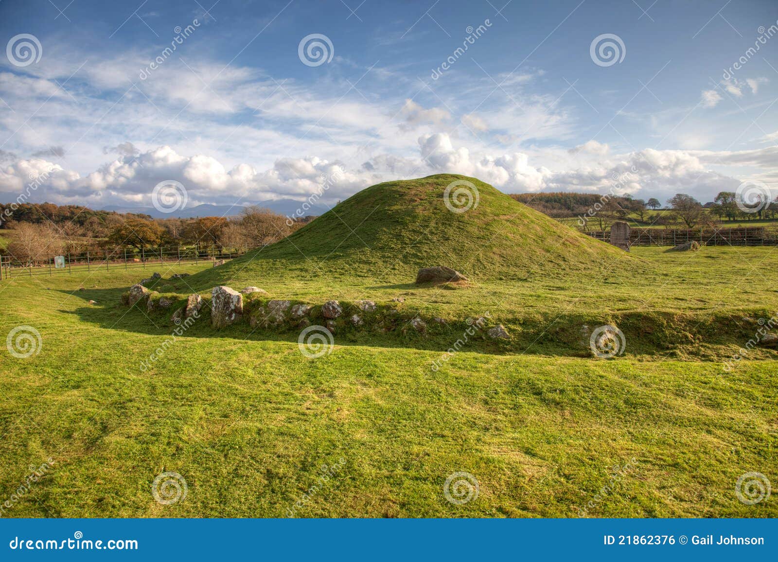 Bryn Celli Ddu stock photo. Image of isle, monument, burial - 21862376