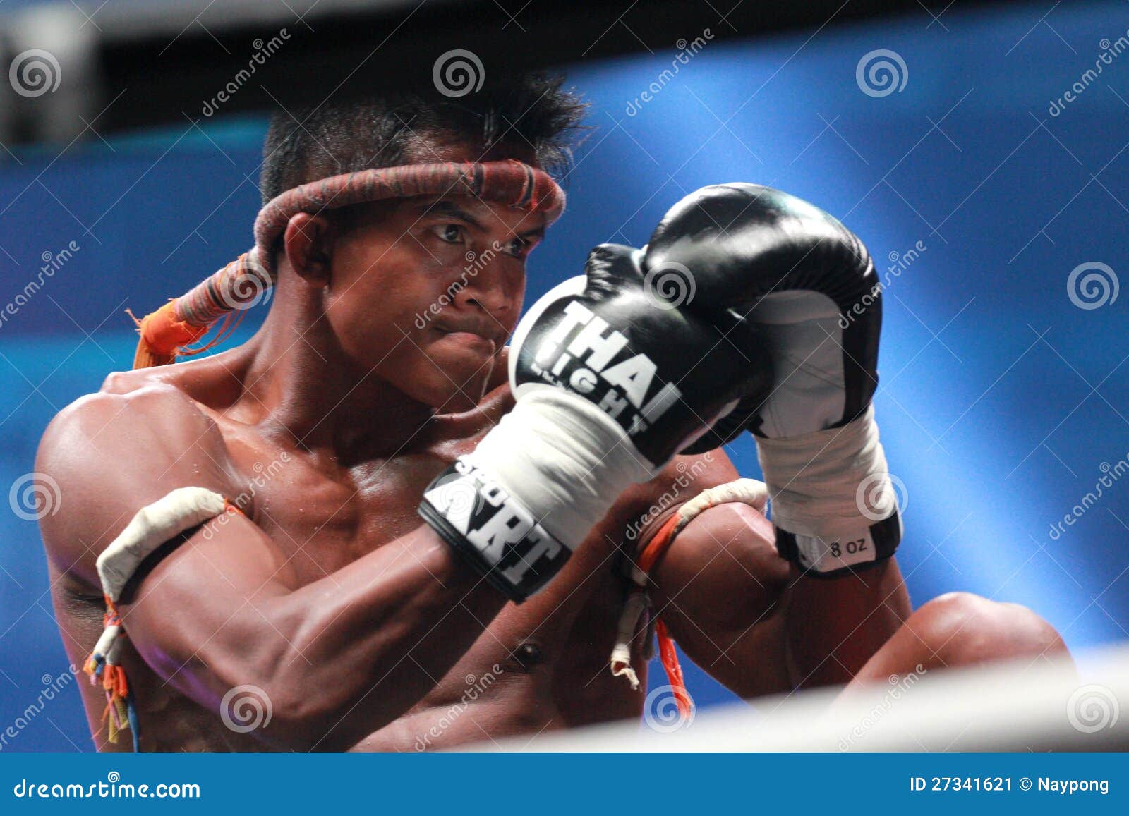 Buakaw Por.Pramuk editorial photo. Image of knee, competitors - 27341621
