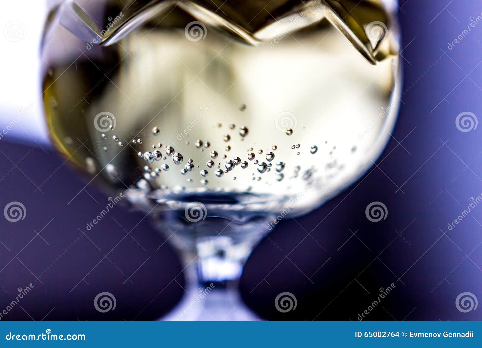 The Bubbles in a Champagne Glass Stock Photo - Image of wine, holiday ...