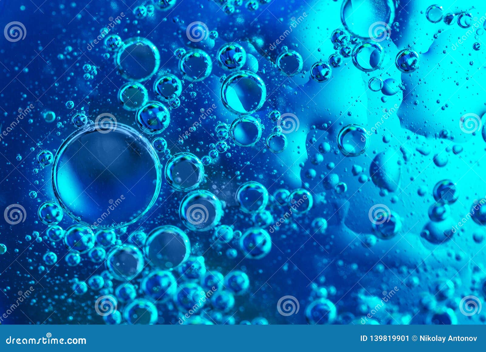 Bubbles of Oxygen in Water. Blue Toned Water Structure Stock Image ...