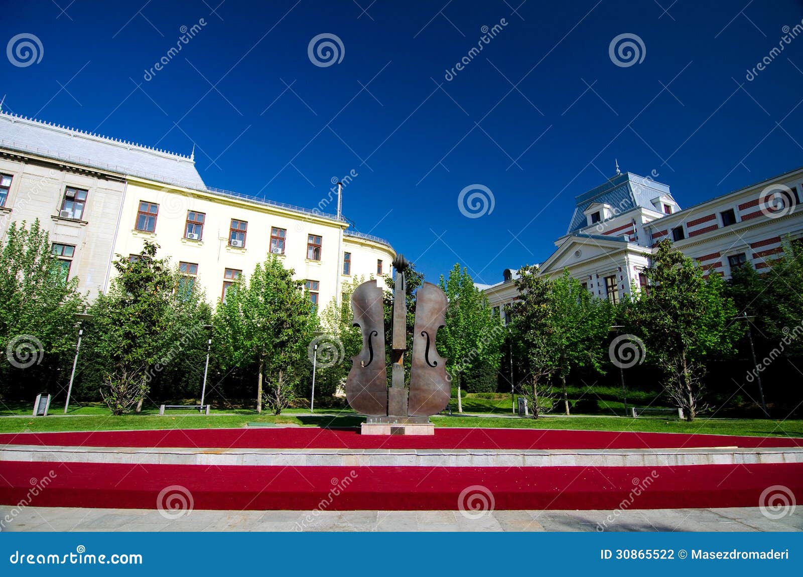 Bucarest - Parque De Coltea Foto de archivo - Imagen de exterior, claro ...
