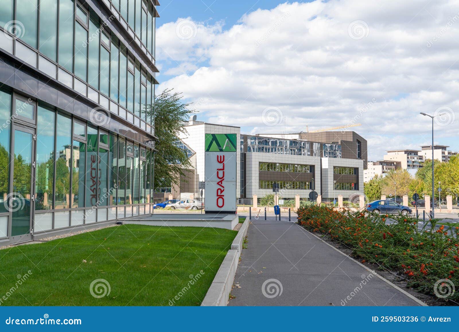 Bucarest Romania 10022022 : Edificio De La Sede De Oracle En Bucarest ...