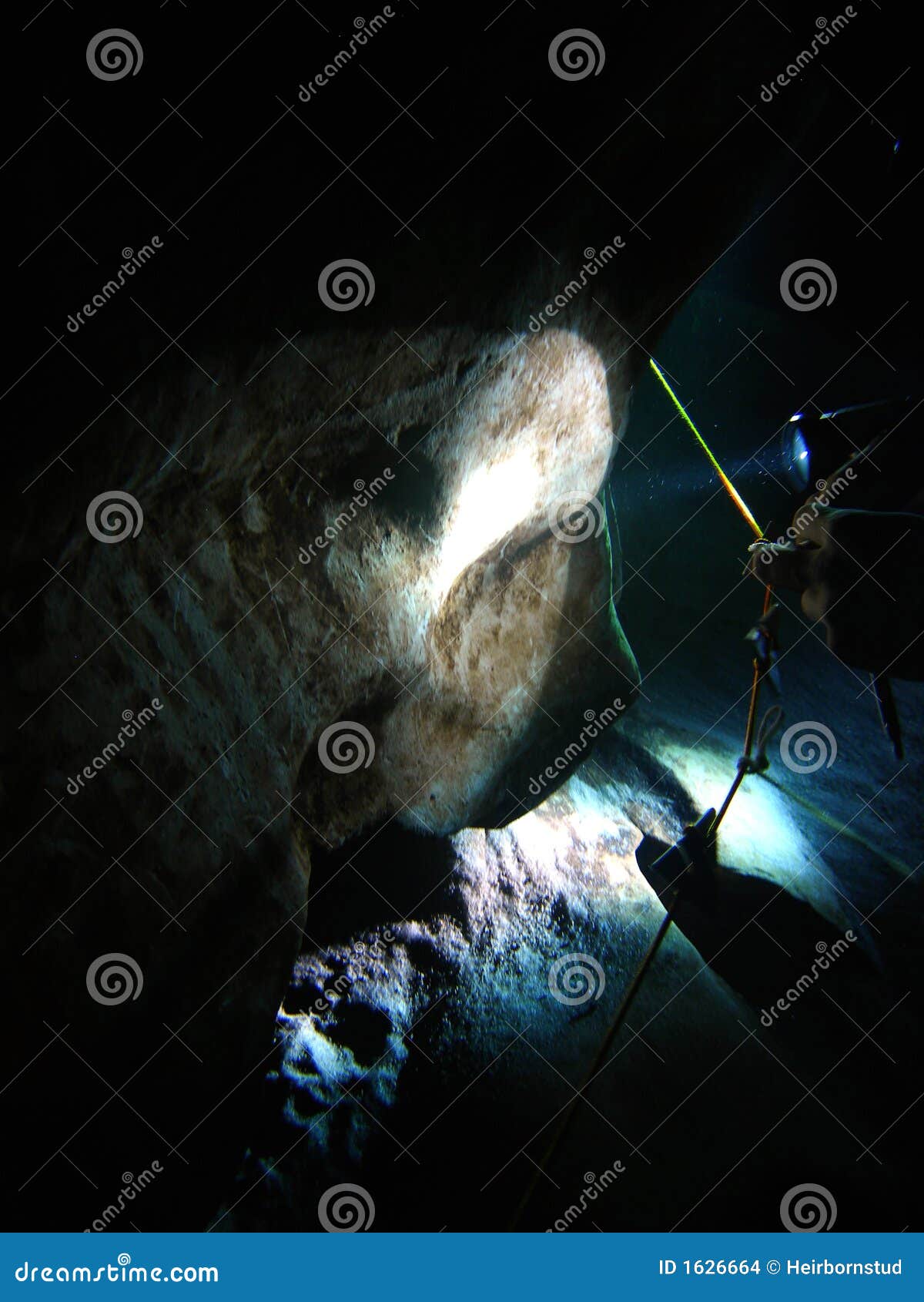 Buceo con escafandra foto de archivo. Imagen de envuelto - 1626664