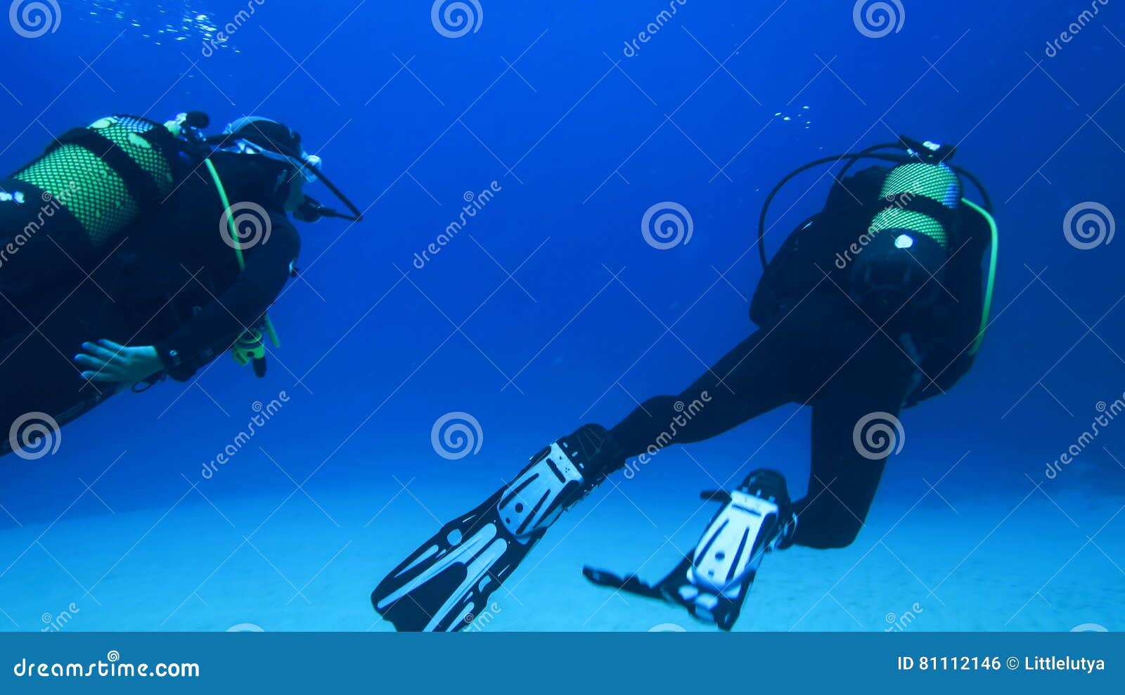 Buceo Con Escafandra De La Silueta Foto de archivo - Imagen de salto ...