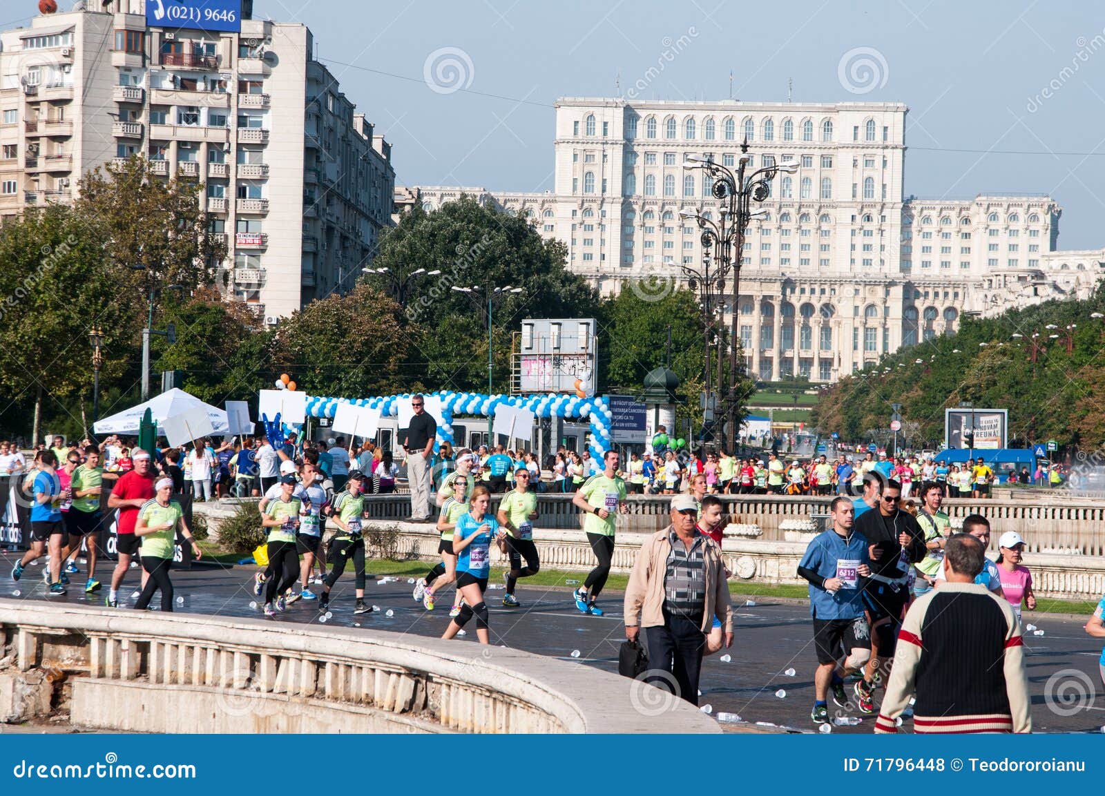 Bucharest marathon editorial stock photo. Image of center - 71796448