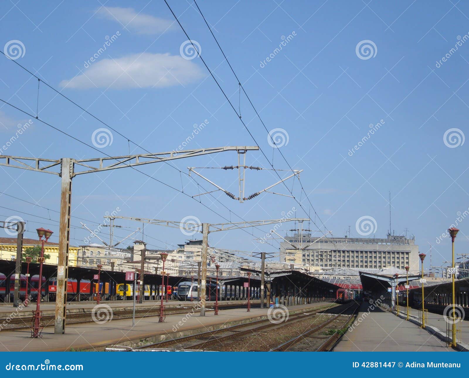 Bucharest North Railway Station Editorial Photography - Image of lane ...