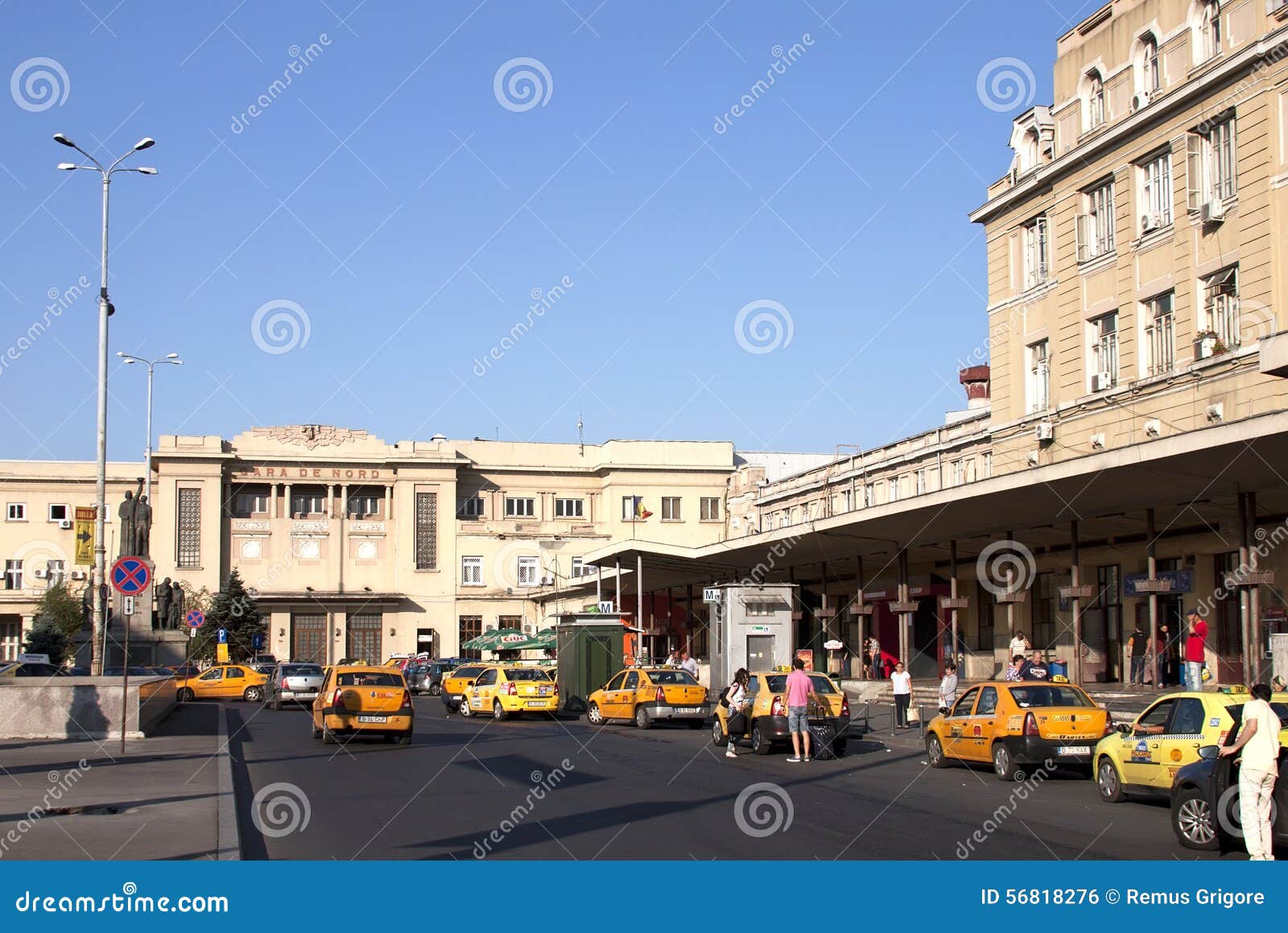Bucharest railway station editorial photo. Image of people - 56818276