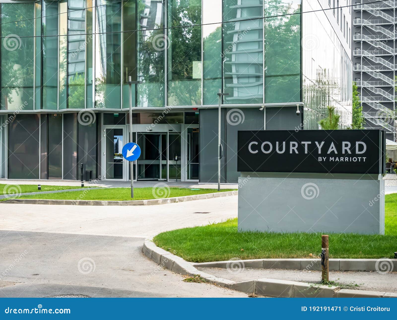 Courtyard By Marriot Exterior Sign And Logo Editorial Photo ...