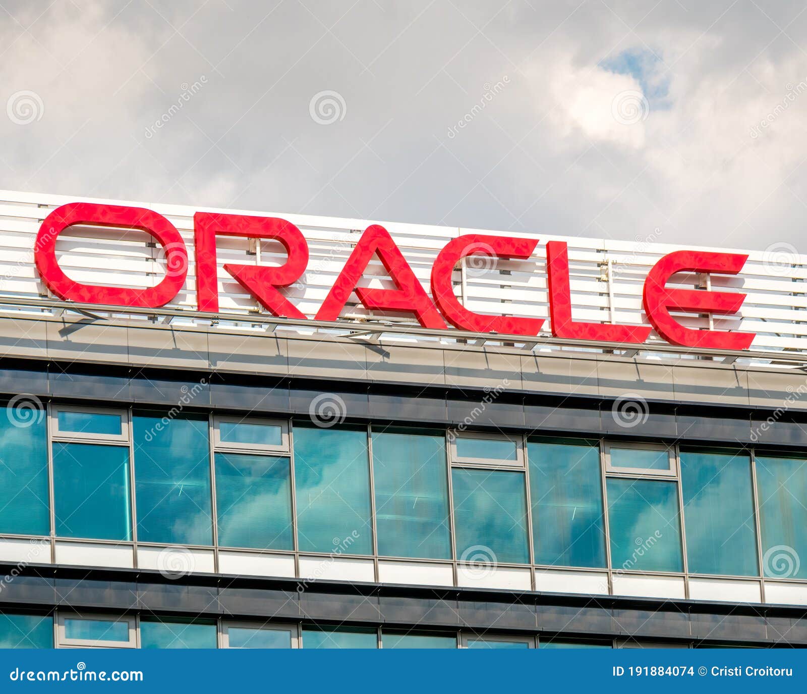 Bucharestromania 07182020 : Edificio De La Sede De Oracle En Bucarest ...